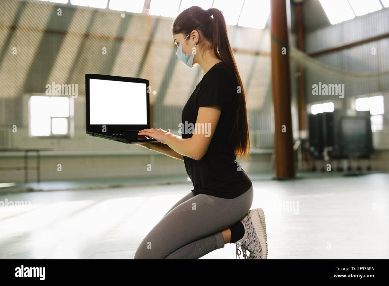 Kneel Down High Resolution Stock Photography and Images - Alamy