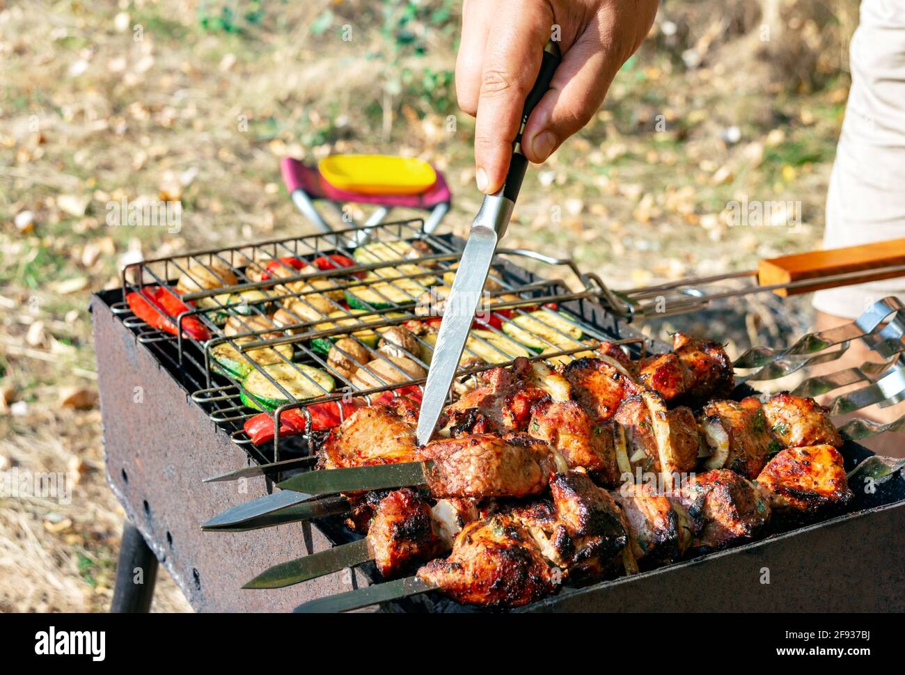 Man fat barbeque hi-res stock photography and images - Alamy