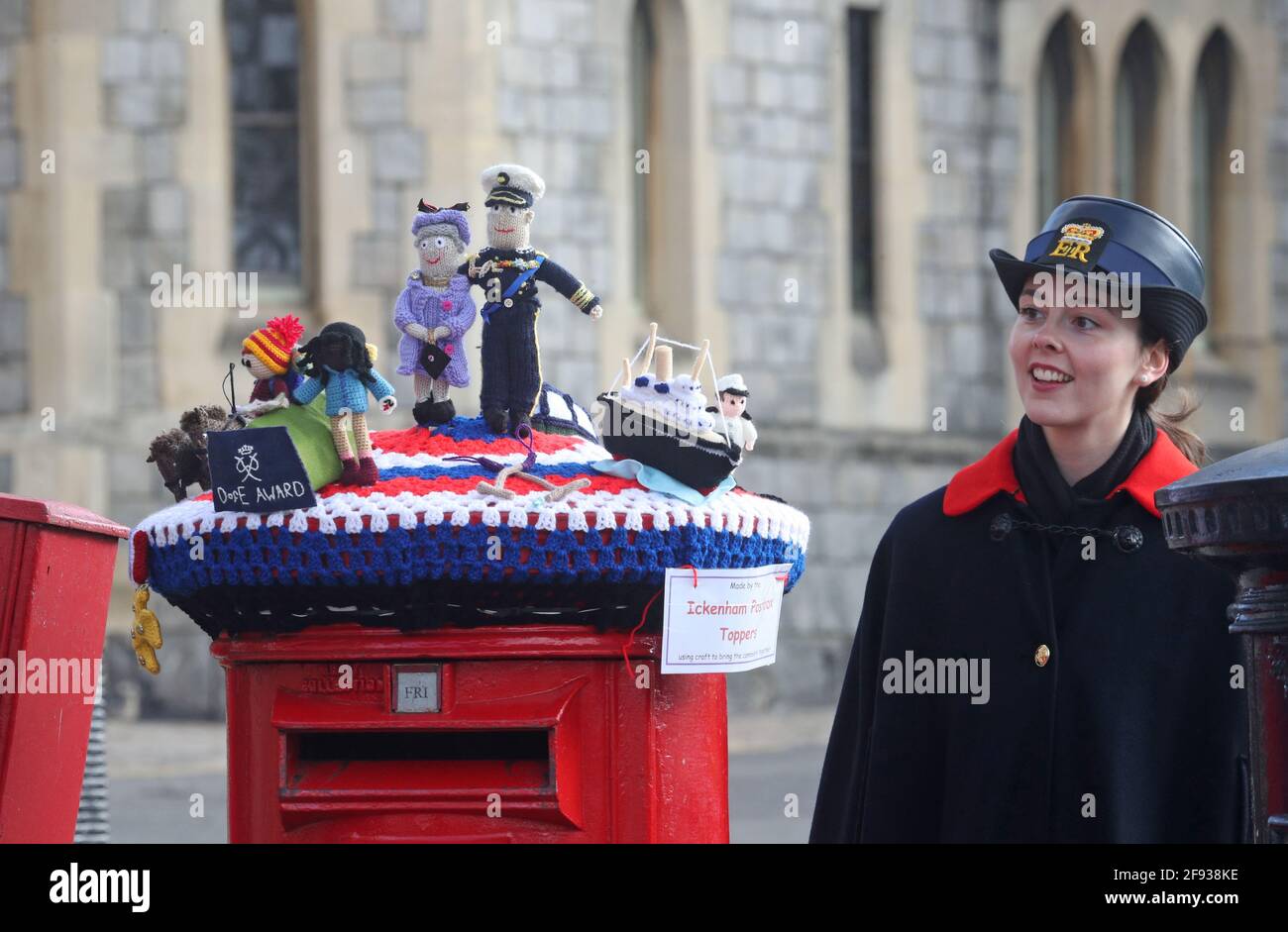 Knitted post box toppers hi-res stock photography and images - Alamy
