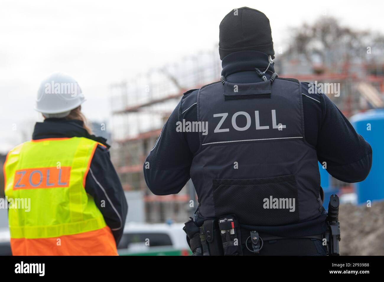 Hessen, Frankfurt/Main. 16 April 2021: Customs employees carry out a ...
