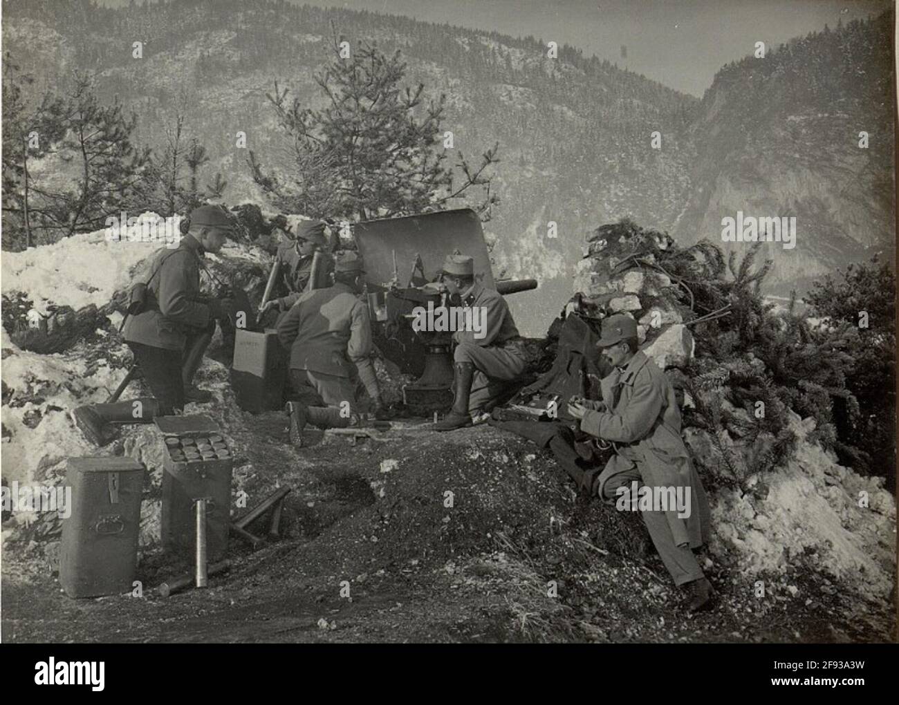 Testing of the 47 mm l / 44 marine cannon next to the shooting site in ...