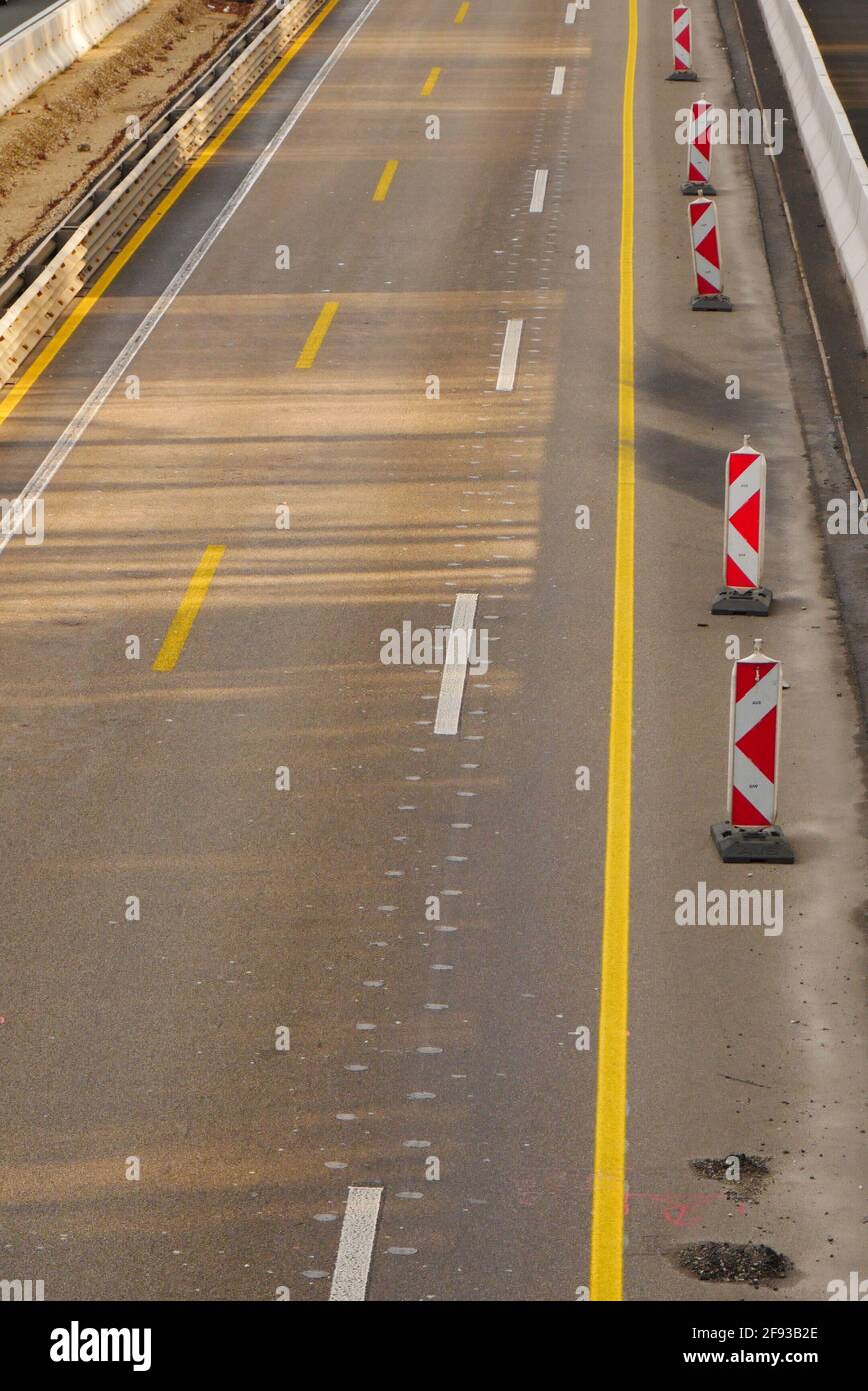empty highway roadworks in sunlight Stock Photo - Alamy