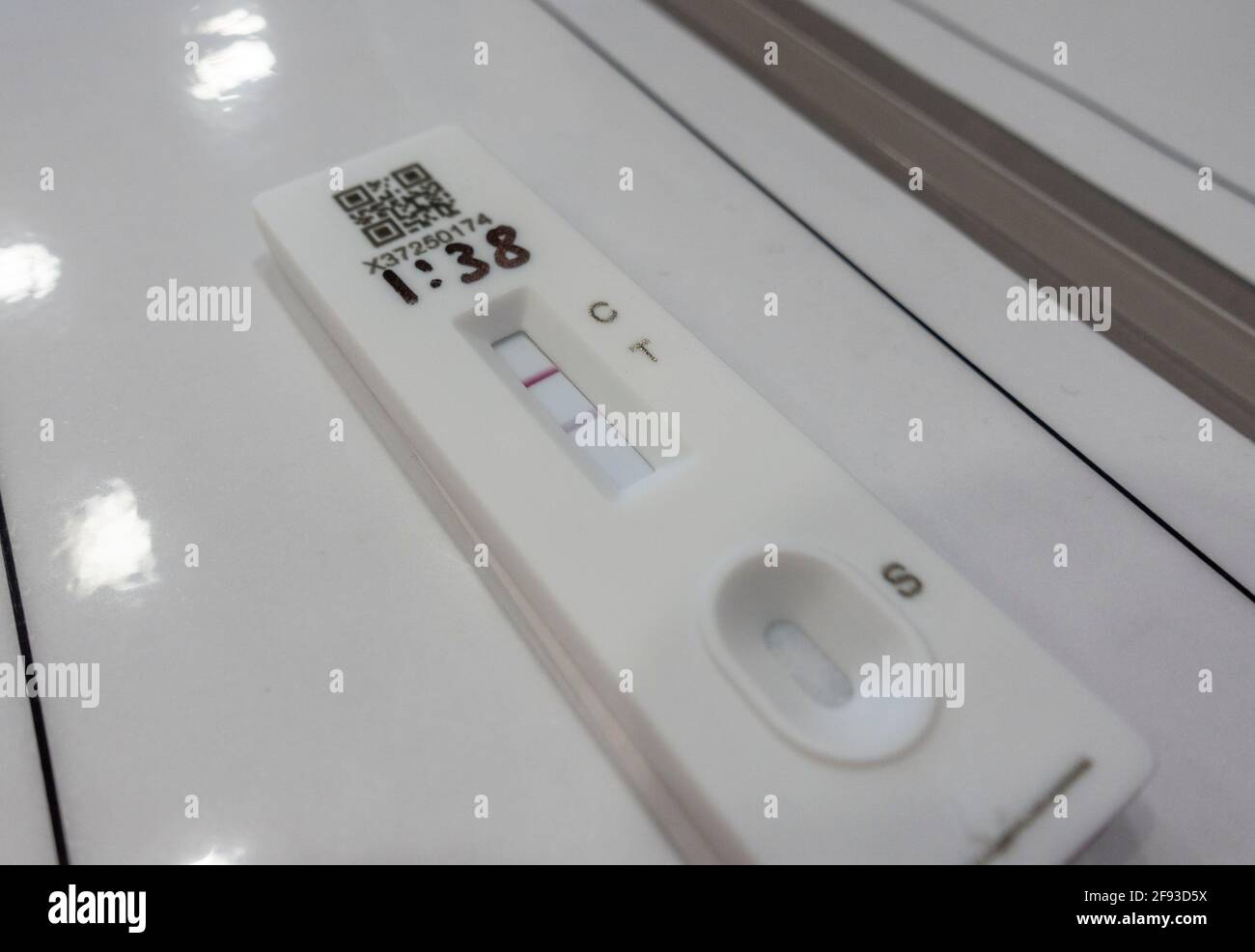 Covid 19 positive lateral flow test hi-res stock photography and images ...