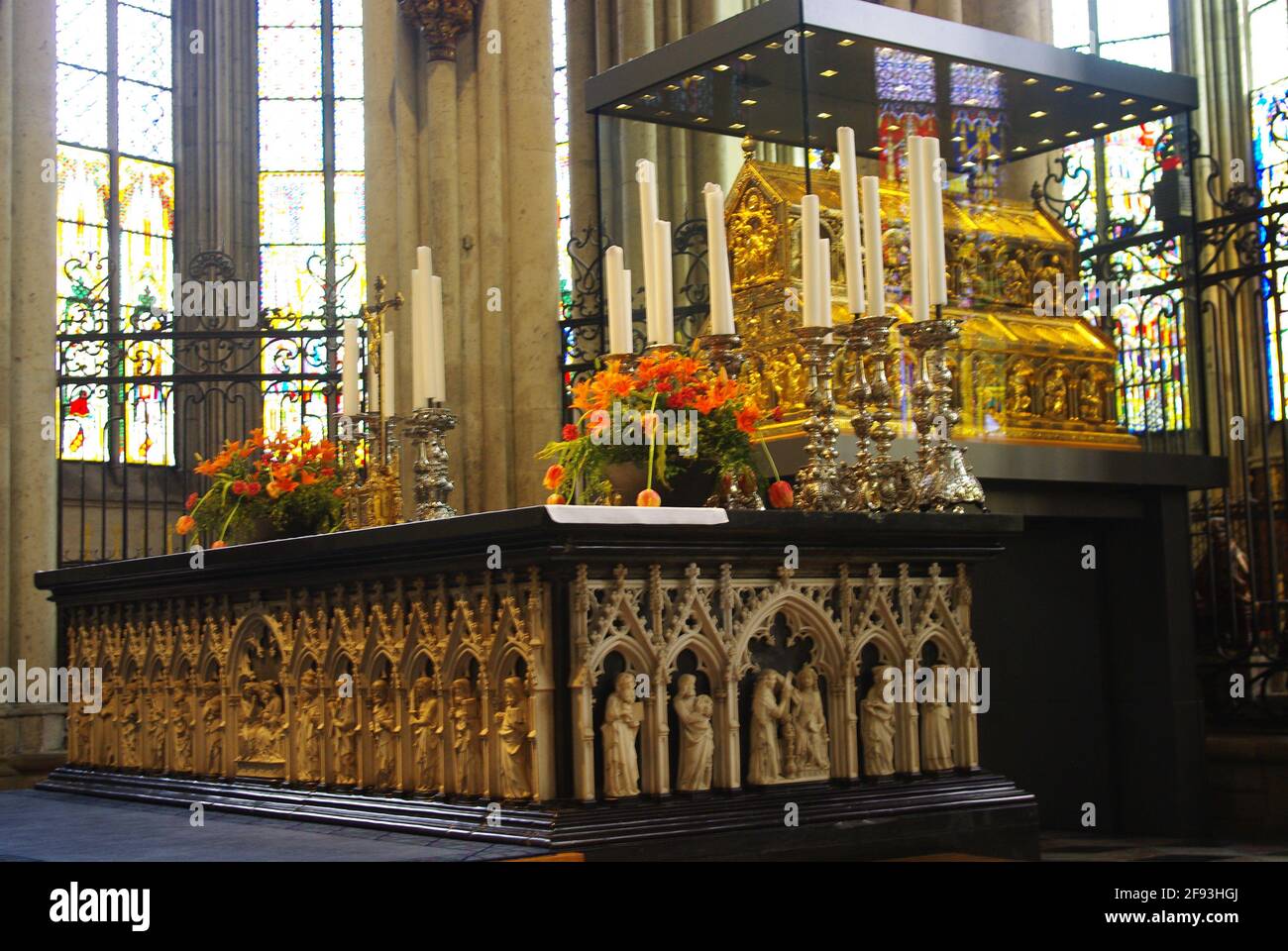 The reliquary of the 3 kings behind the high altar, Cologne Cathedral ...
