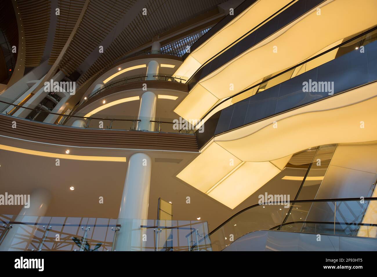 Construction multi storey shopping hi-res stock photography and images ...