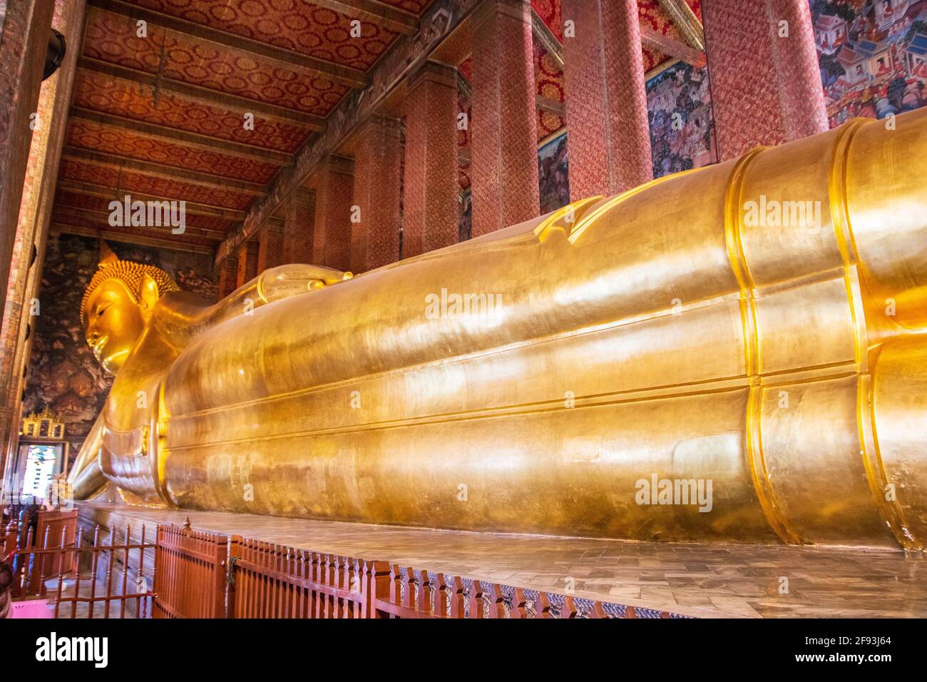 Golden Reclining Buddha in Wat Phra Chetuphon (Wat Pho) Buddhist temple Bangkok, Thailand Stock ...