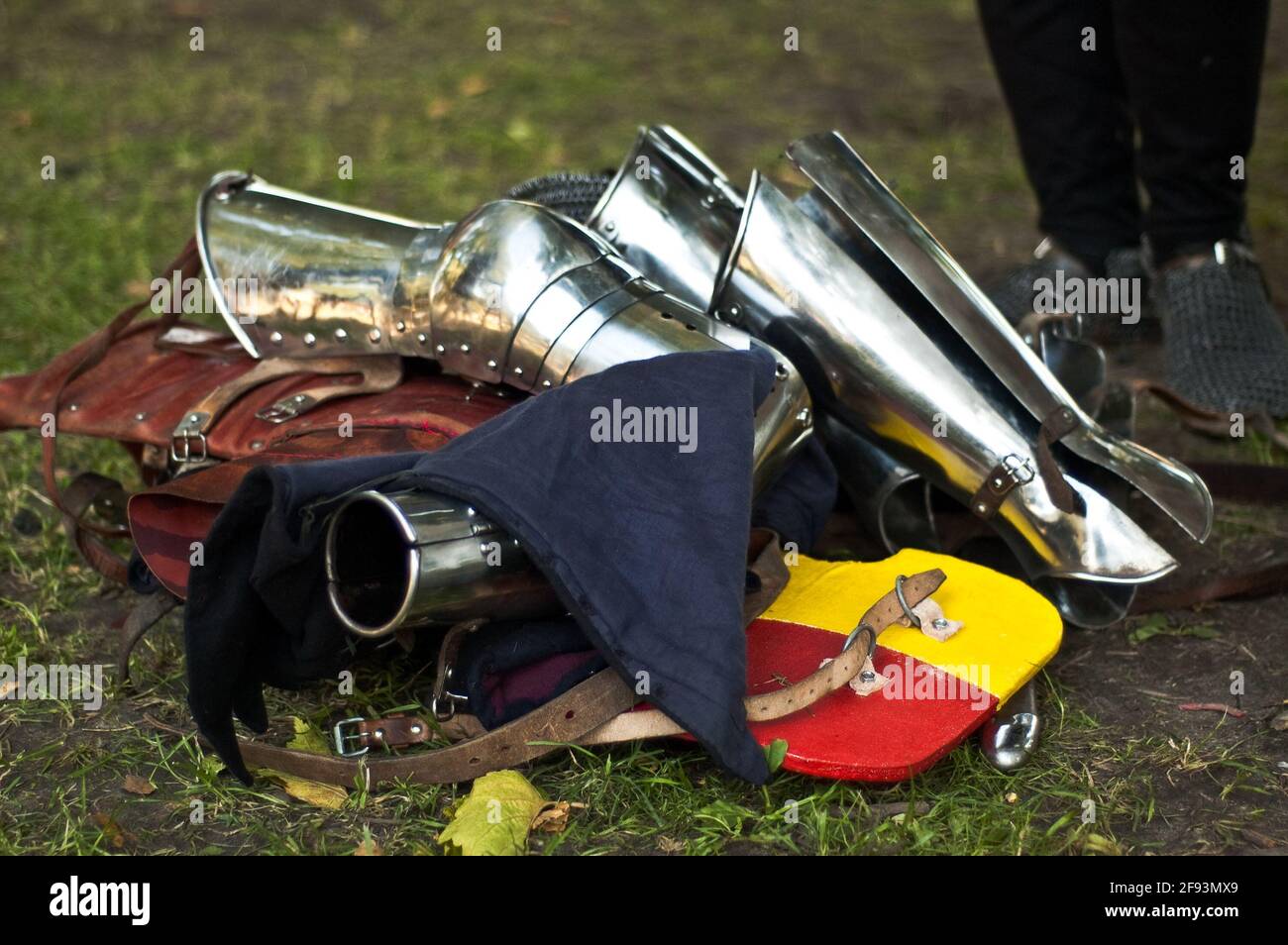 Knight equipment hi-res stock photography and images - Alamy