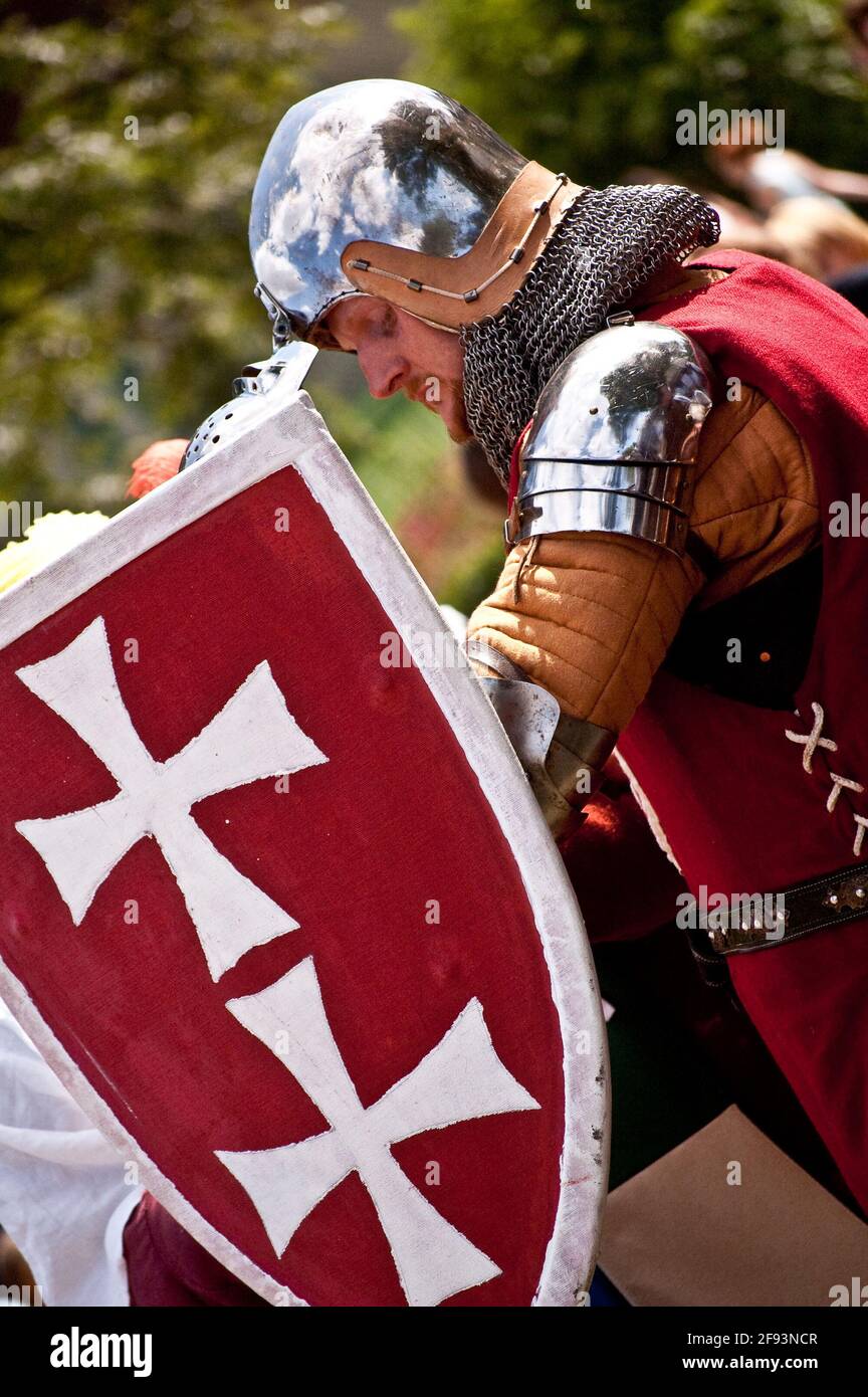 Knight with a shield getting ready to duel Stock Photo - Alamy