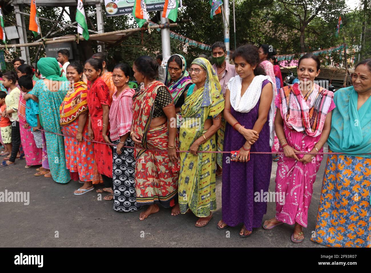 Kolkata, India. 15th Apr, 2021. Supporters of TMC (Trinamool Congress ...