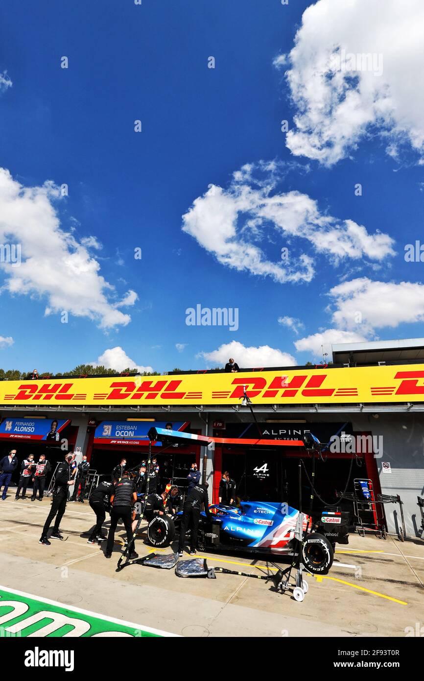 Alpine f1 team pit garages hi-res stock photography and images - Alamy