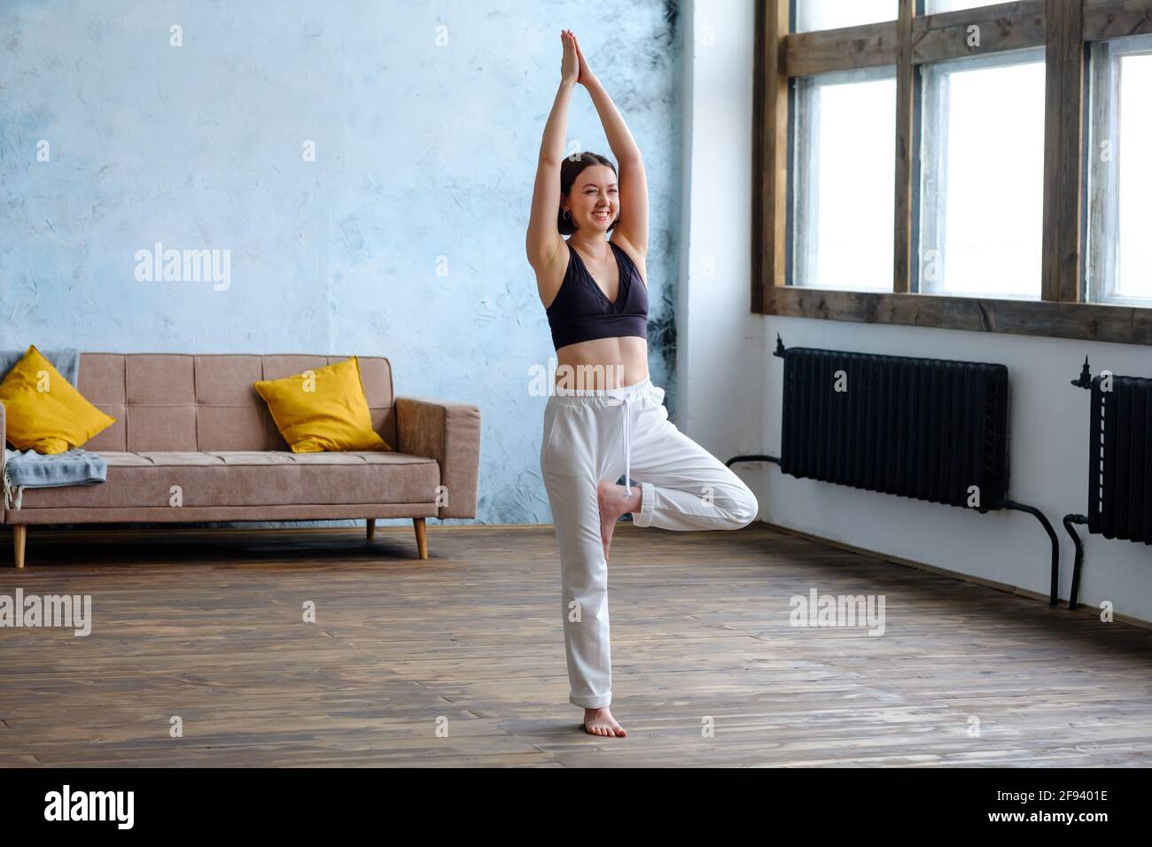 Woman good posture standing hi-res stock photography and images - Alamy