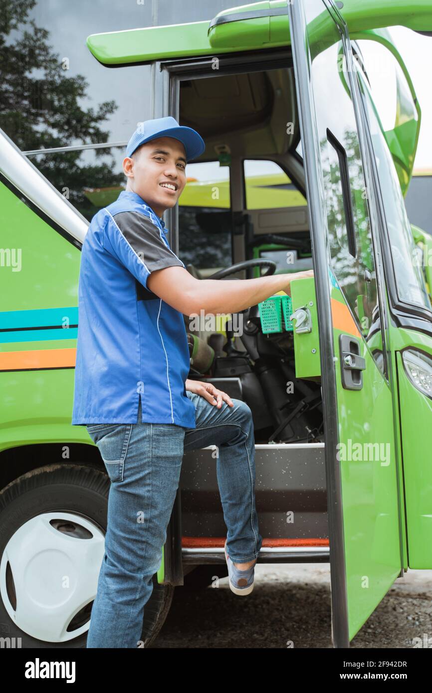 Driver Uniform High Resolution Stock Photography and Images - Alamy