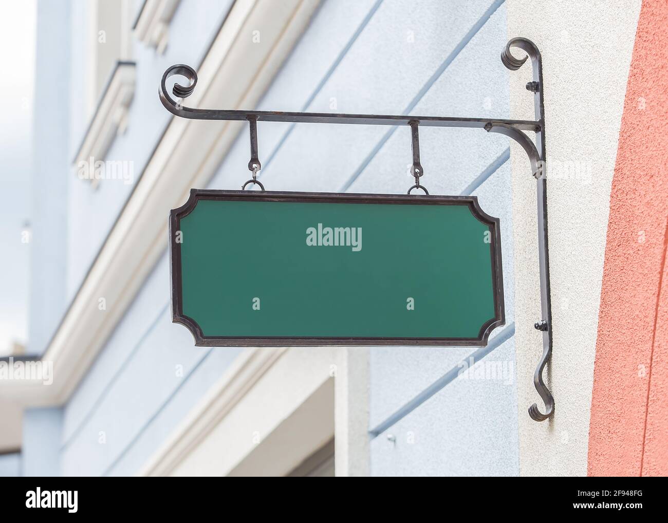 Hanging sign brackets hi-res stock photography and images - Alamy