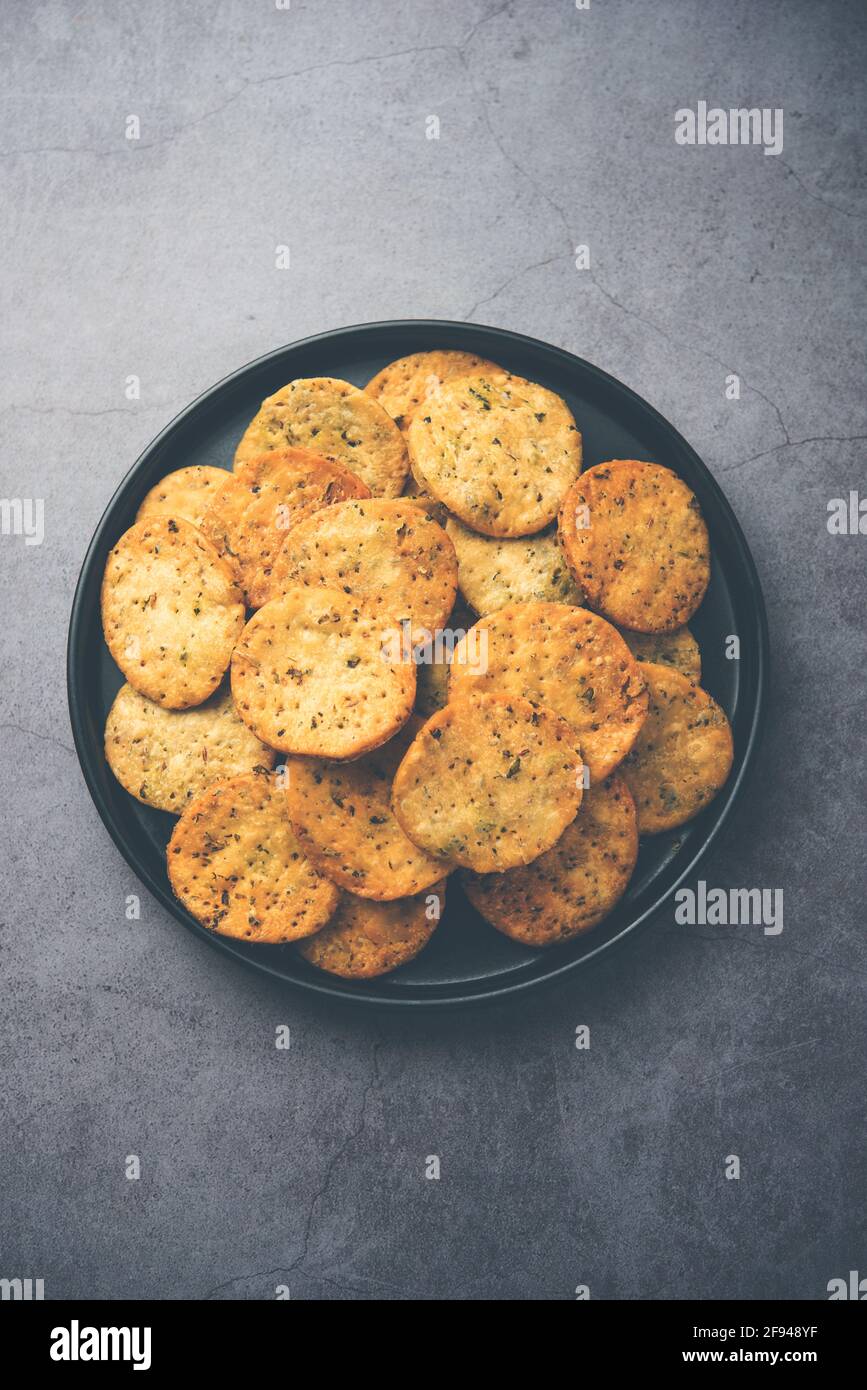 Palak or Methi Mathri - Salted Fenugreek or spinach leaves mixed ...
