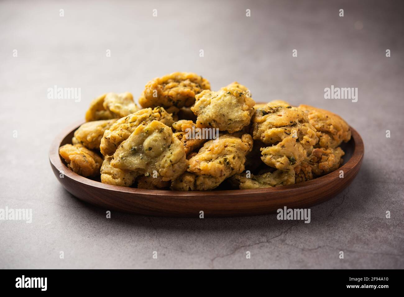 Palak or Methi Mathri - Salted Fenugreek or spinach leaves mixed ...