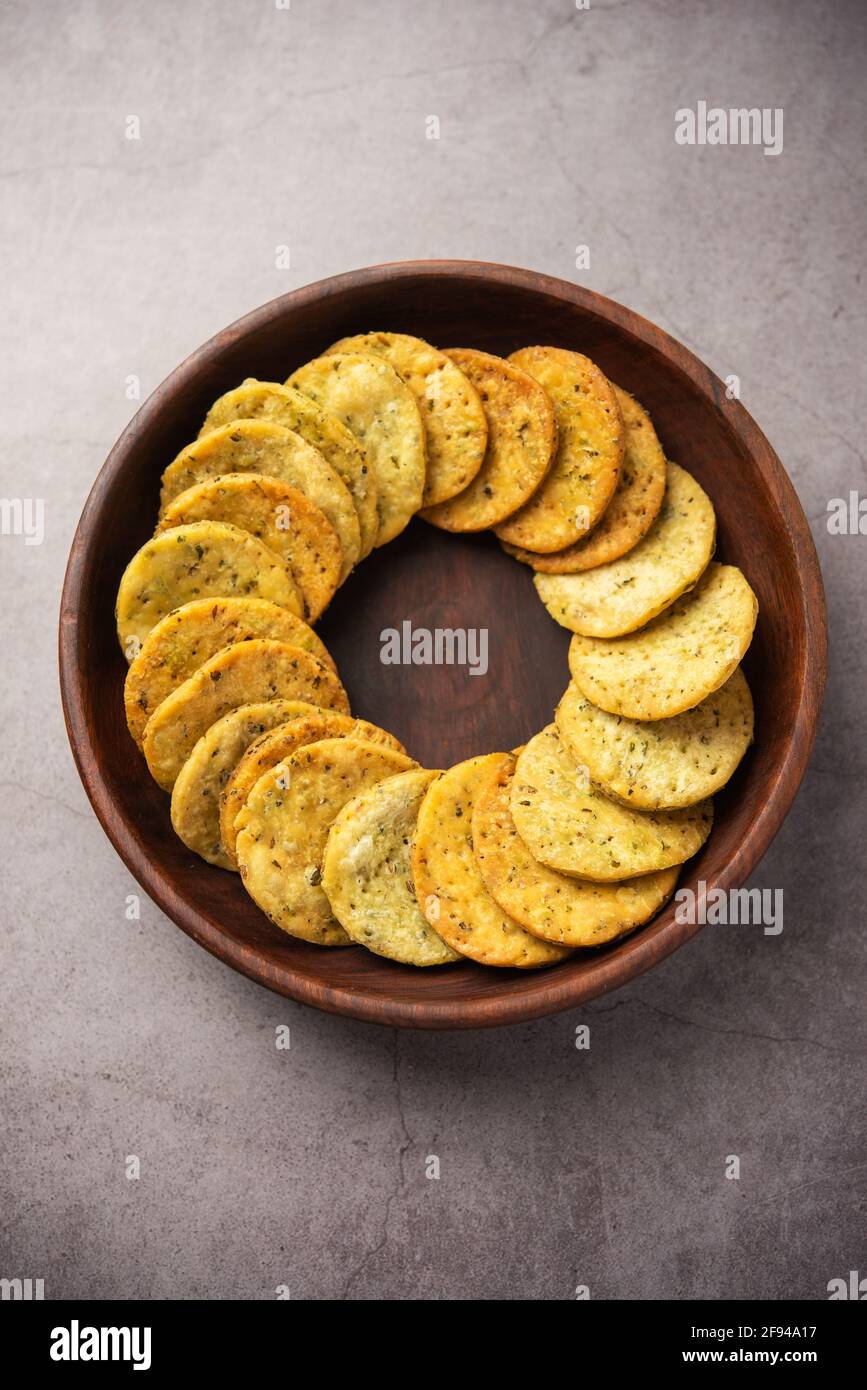 Palak or Methi Mathri - Salted Fenugreek or spinach leaves mixed ...