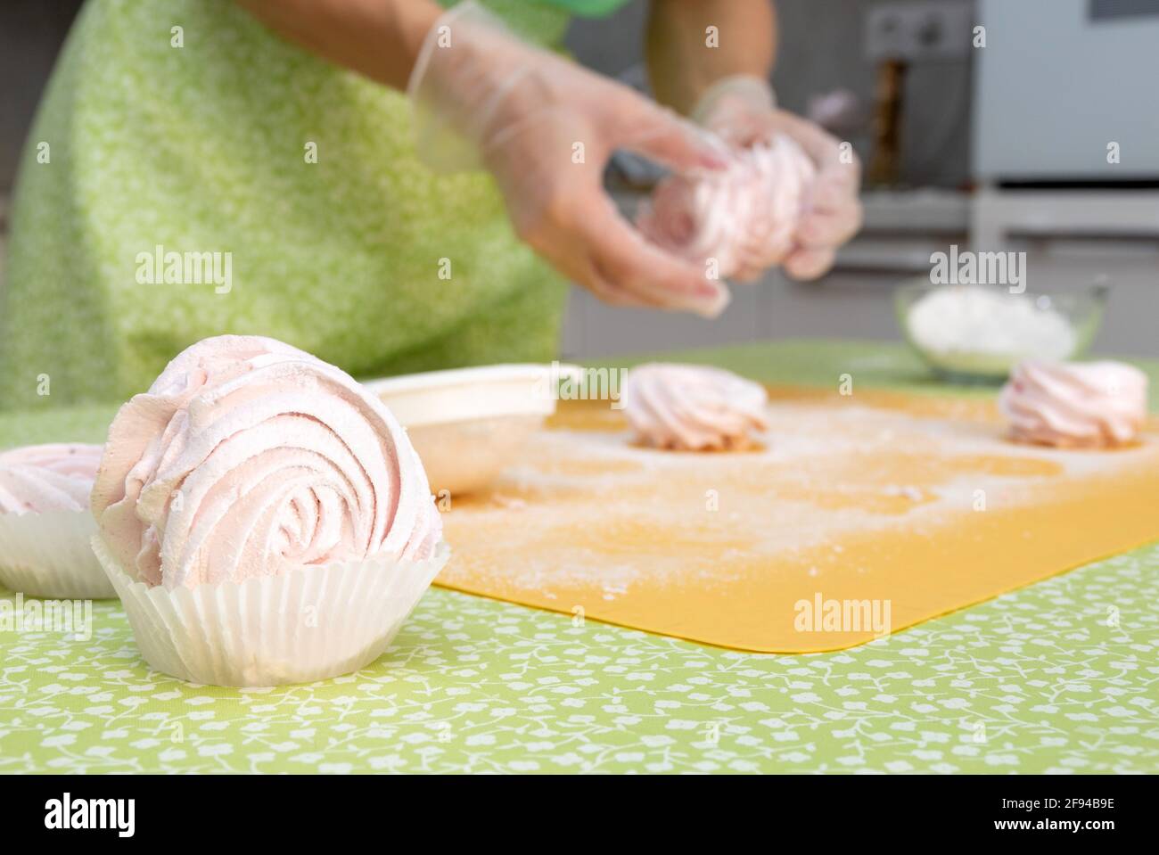 Process making marshmallows home hi-res stock photography and images ...