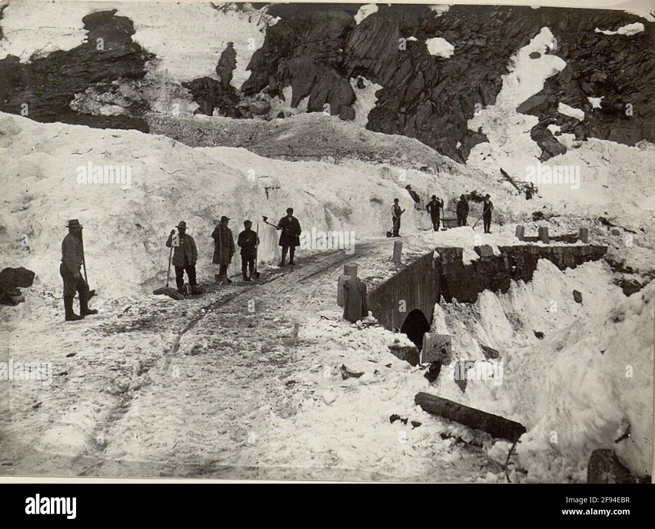 Avalanche at Stavel, Laying the Reichstrasse Stock Photo - Alamy