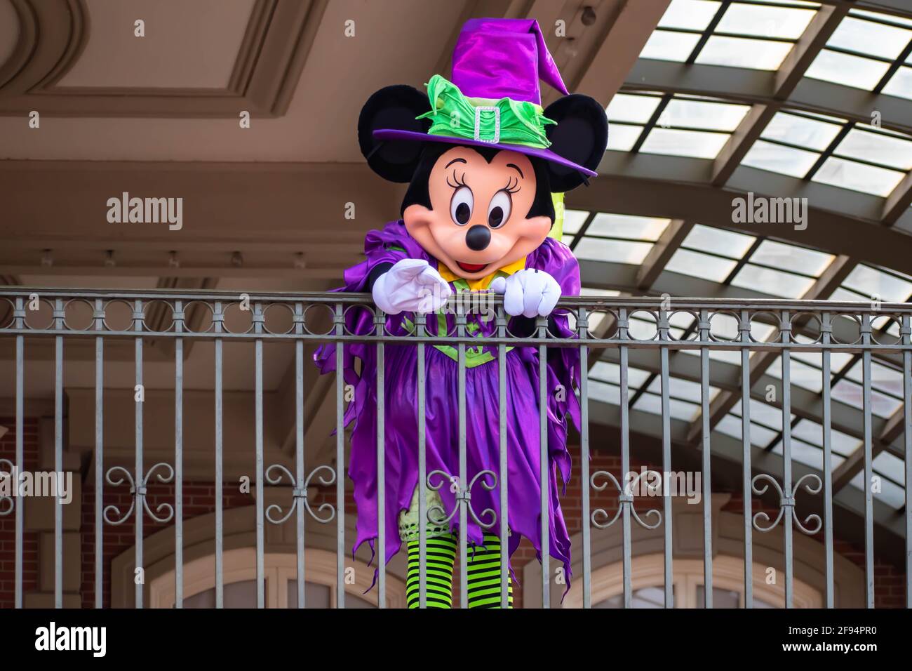 Minnie Mouse Waving Hi