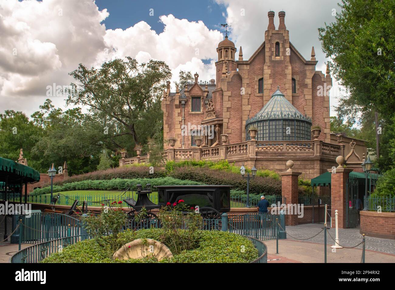 Walt disney world haunted mansion hi-res stock photography and images ...
