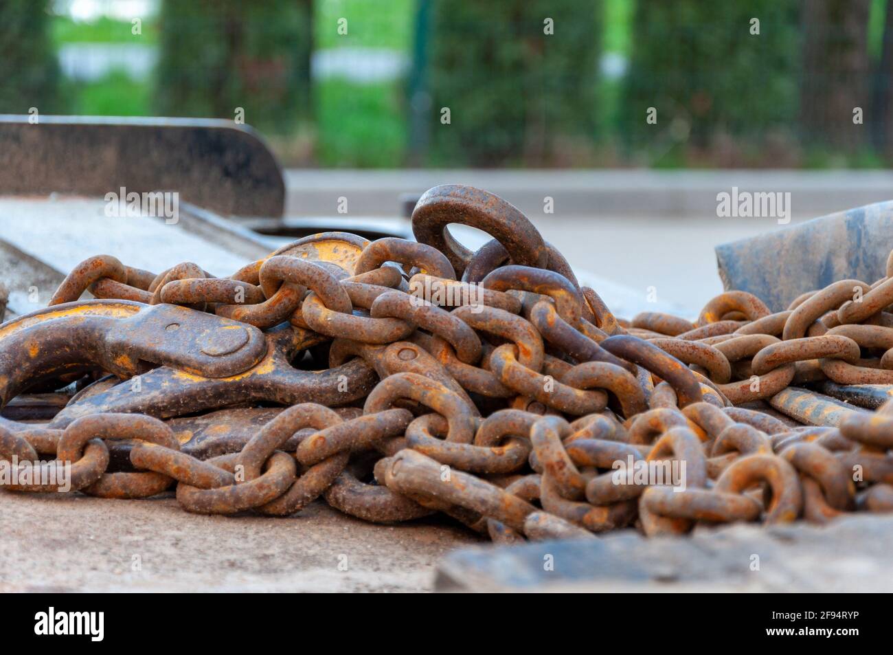 Heavy weathered chains hi-res stock photography and images - Alamy
