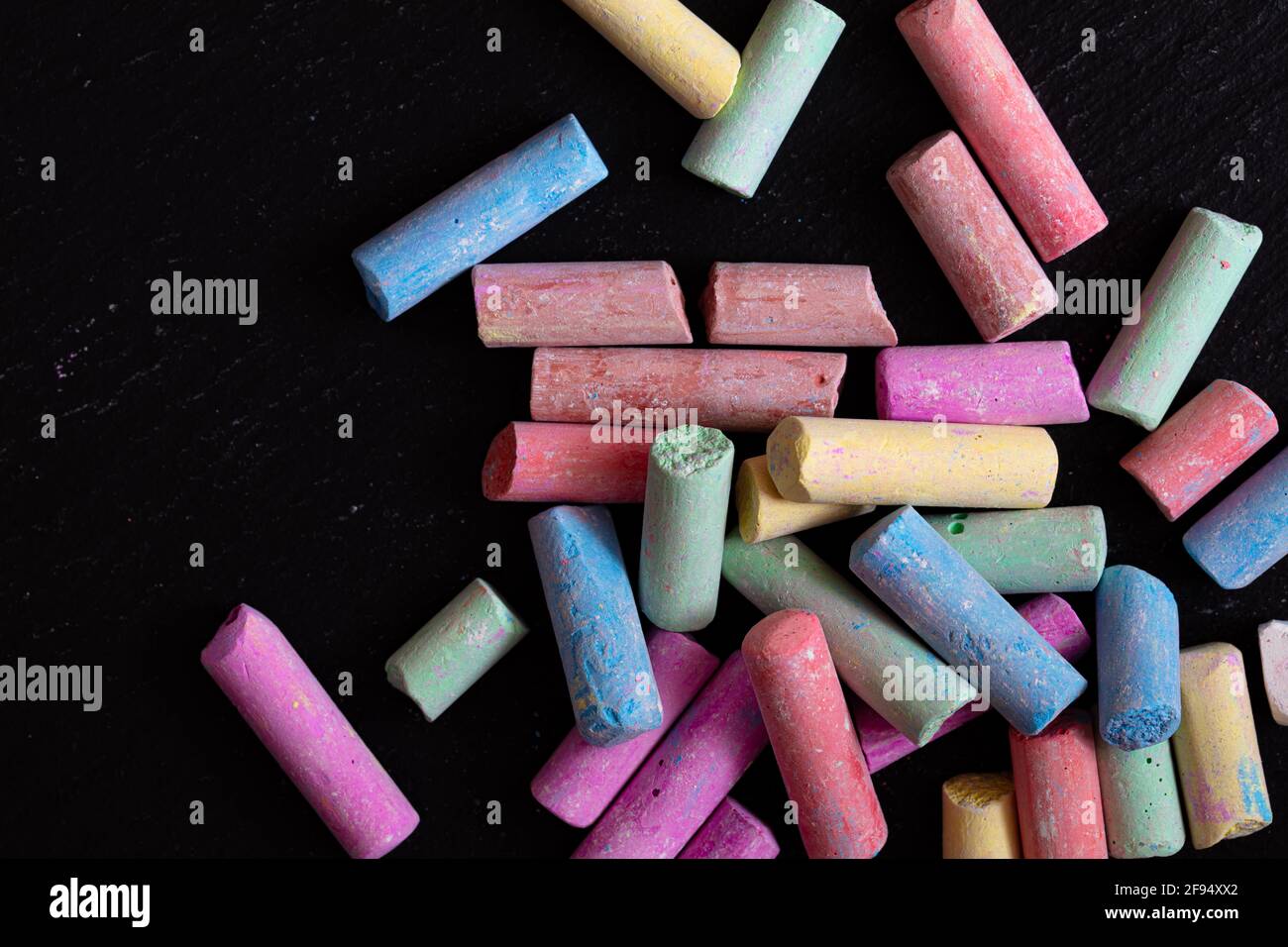 Pink chalky texture hi-res stock photography and images - Alamy
