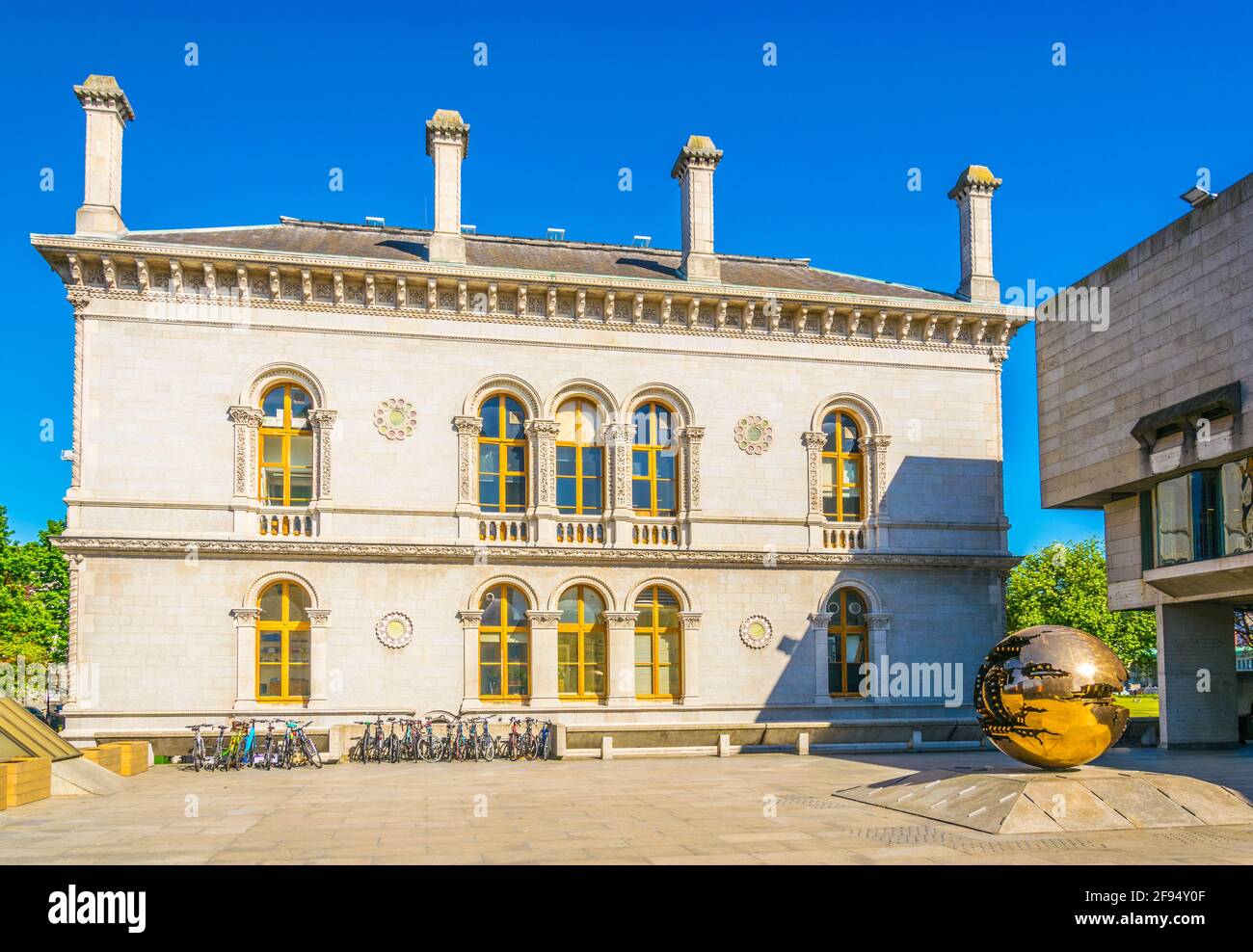 View of a building inside of the trinity college campus in Dublin ...