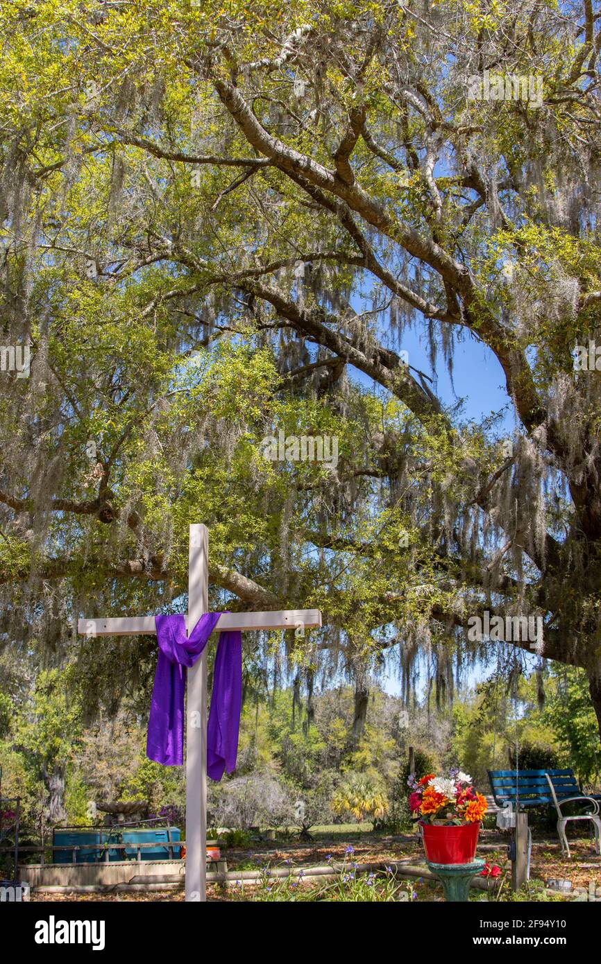 Easter draped cross hi-res stock photography and images - Alamy