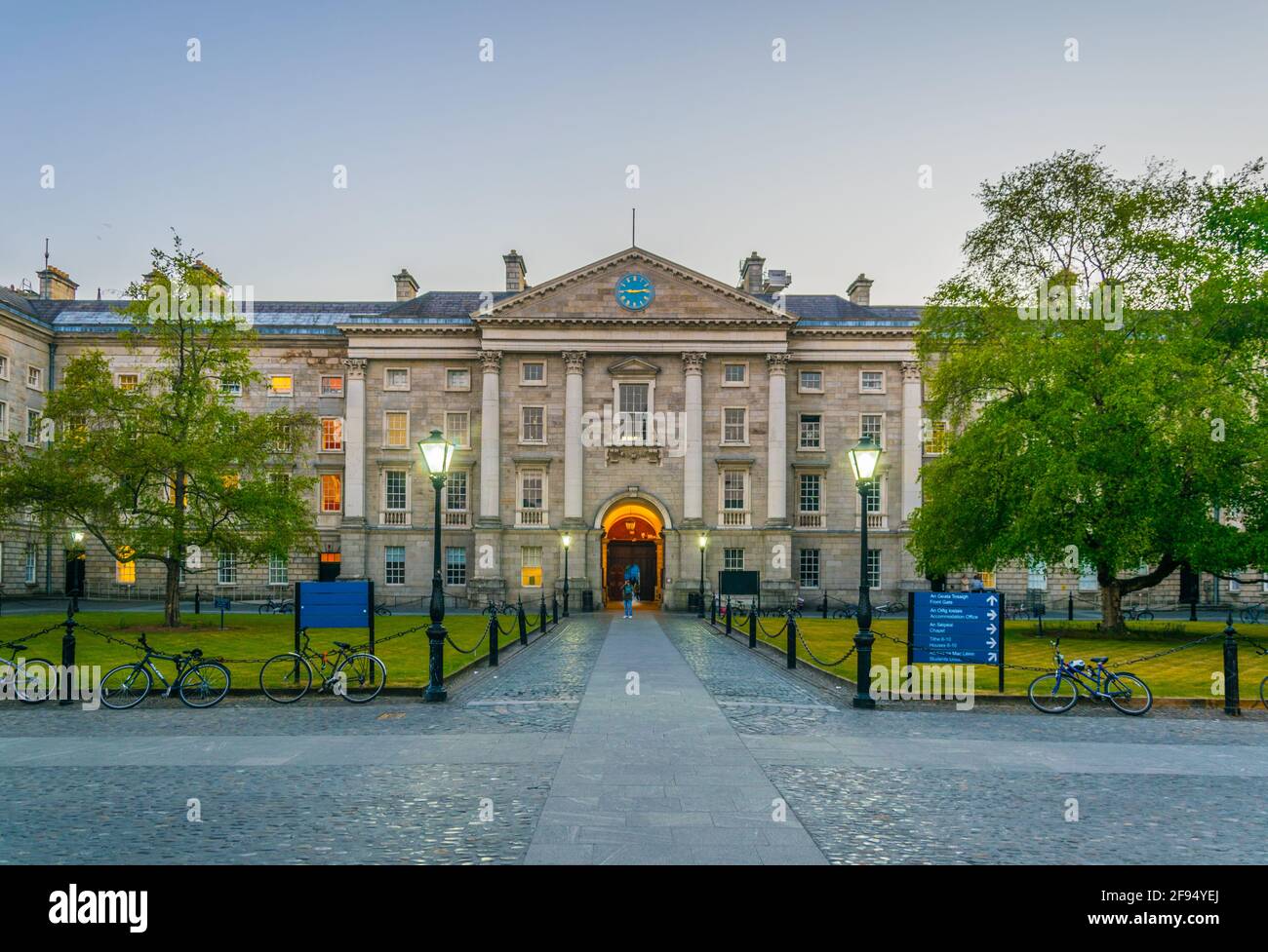 View of a building on the parliament square inside of the trinity ...