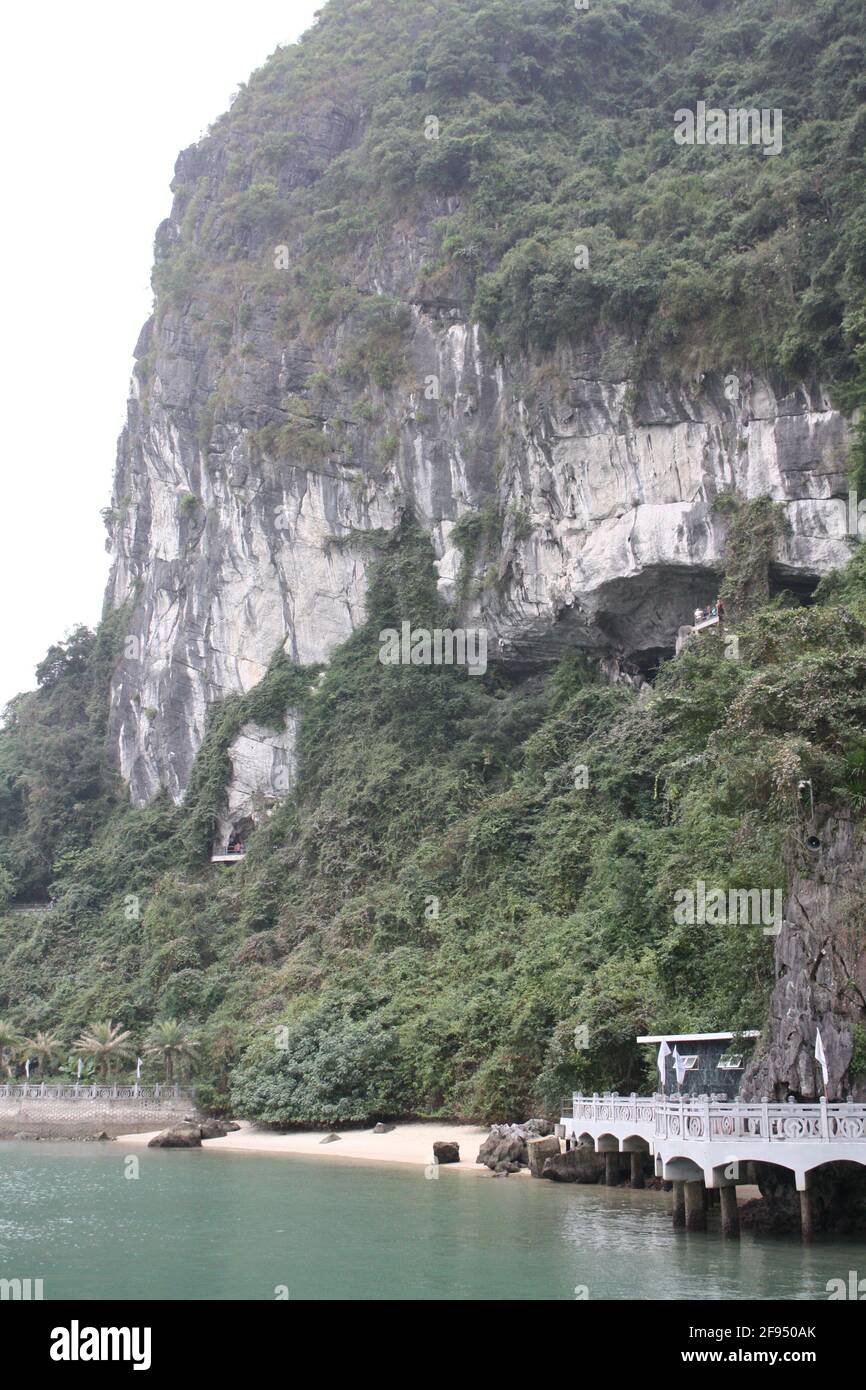 Halong bridge halong bay hi-res stock photography and images - Alamy