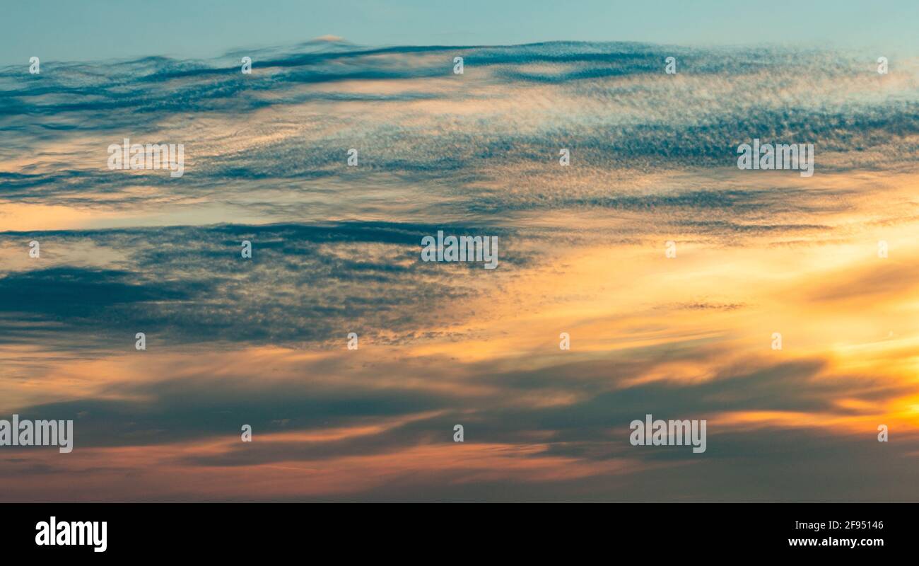 Dramatic sky wallpaper hi-res stock photography and images - Alamy