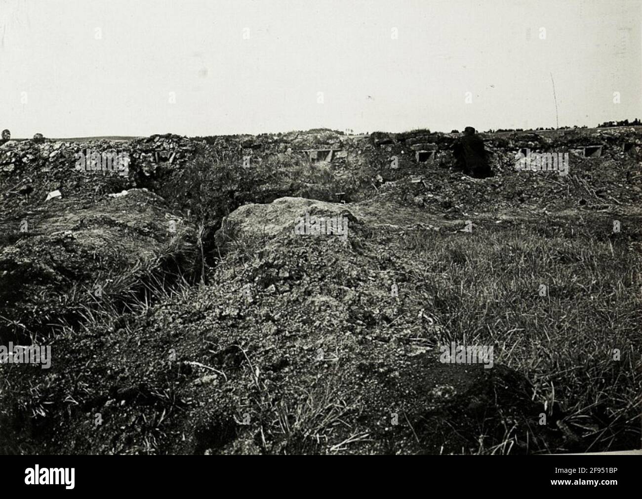 Soldiers in trenches front hi-res stock photography and images - Alamy