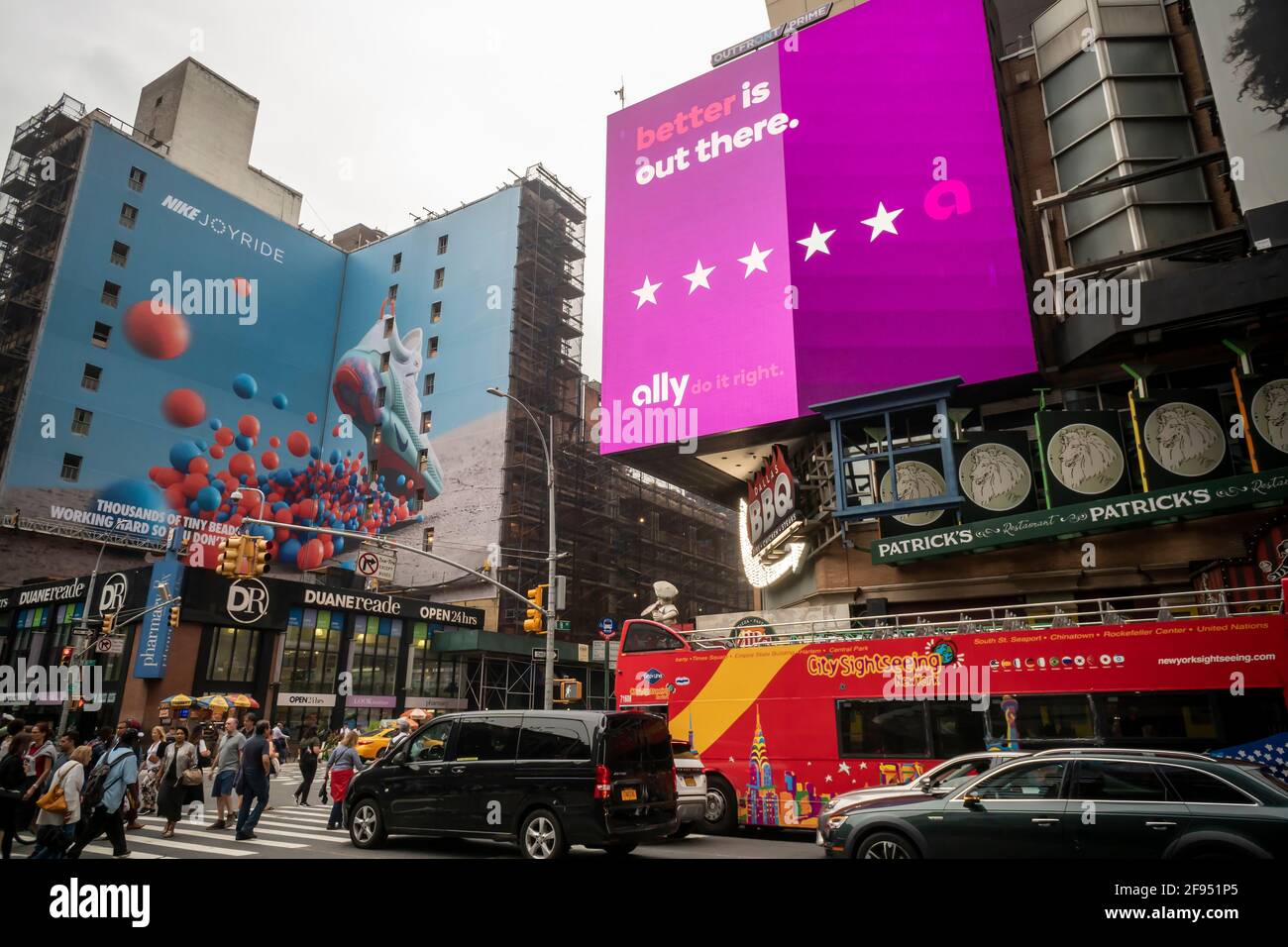 Billboard digital street america hi-res stock photography and images ...