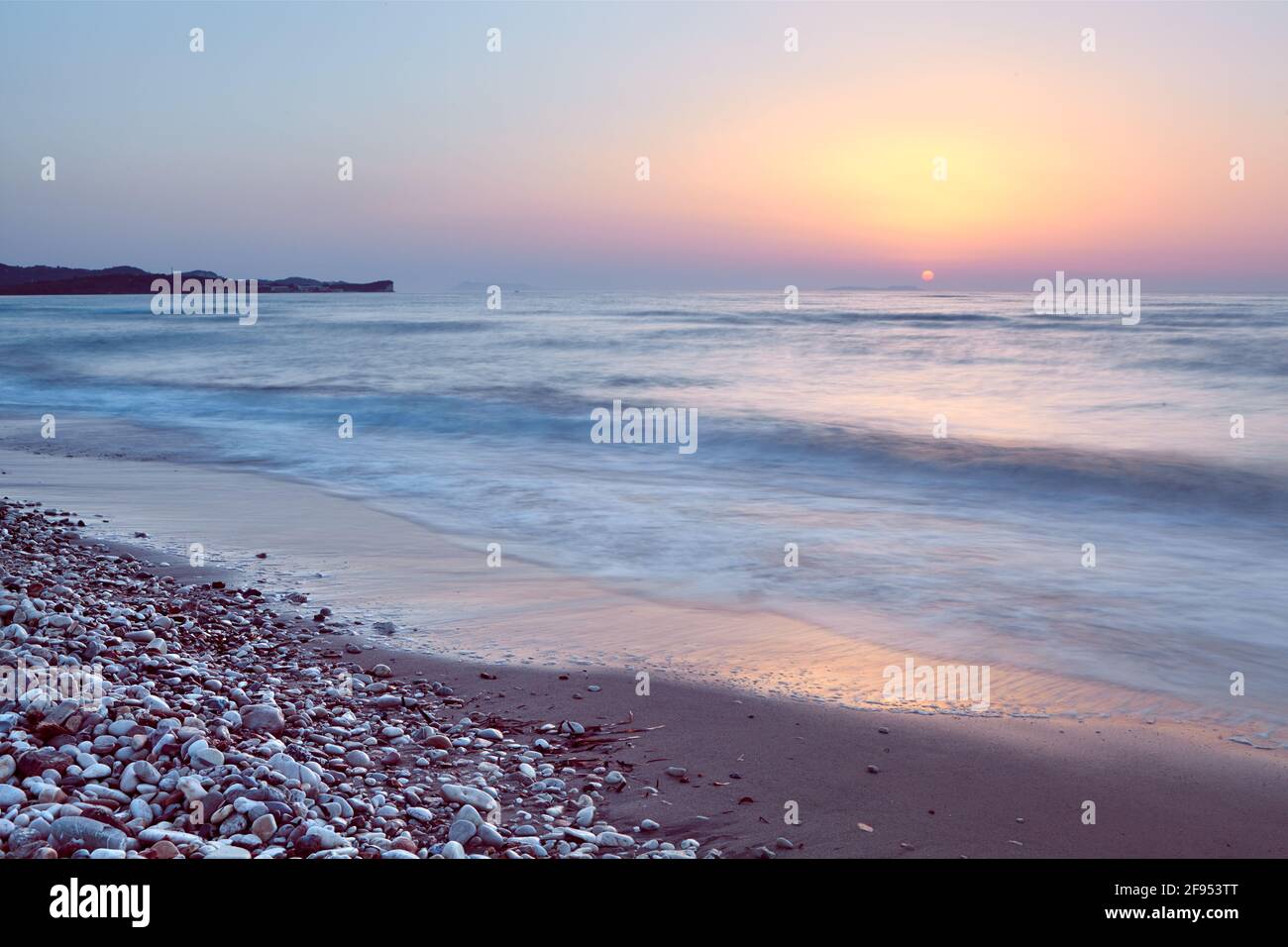 Beautiful beach sunset ocean hi-res stock photography and images - Alamy