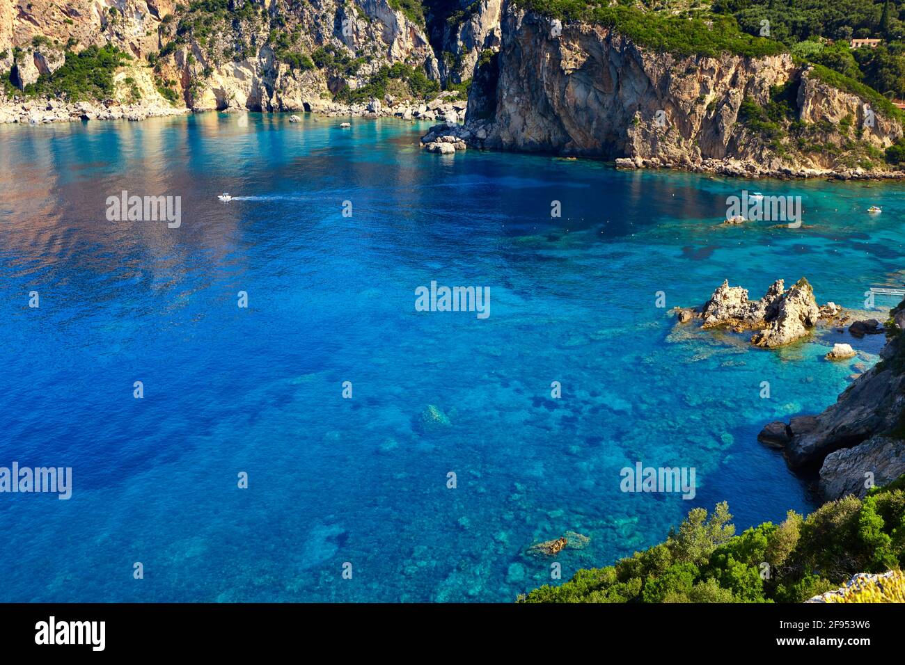 Crystal clear water a boat hi-res stock photography and images - Alamy