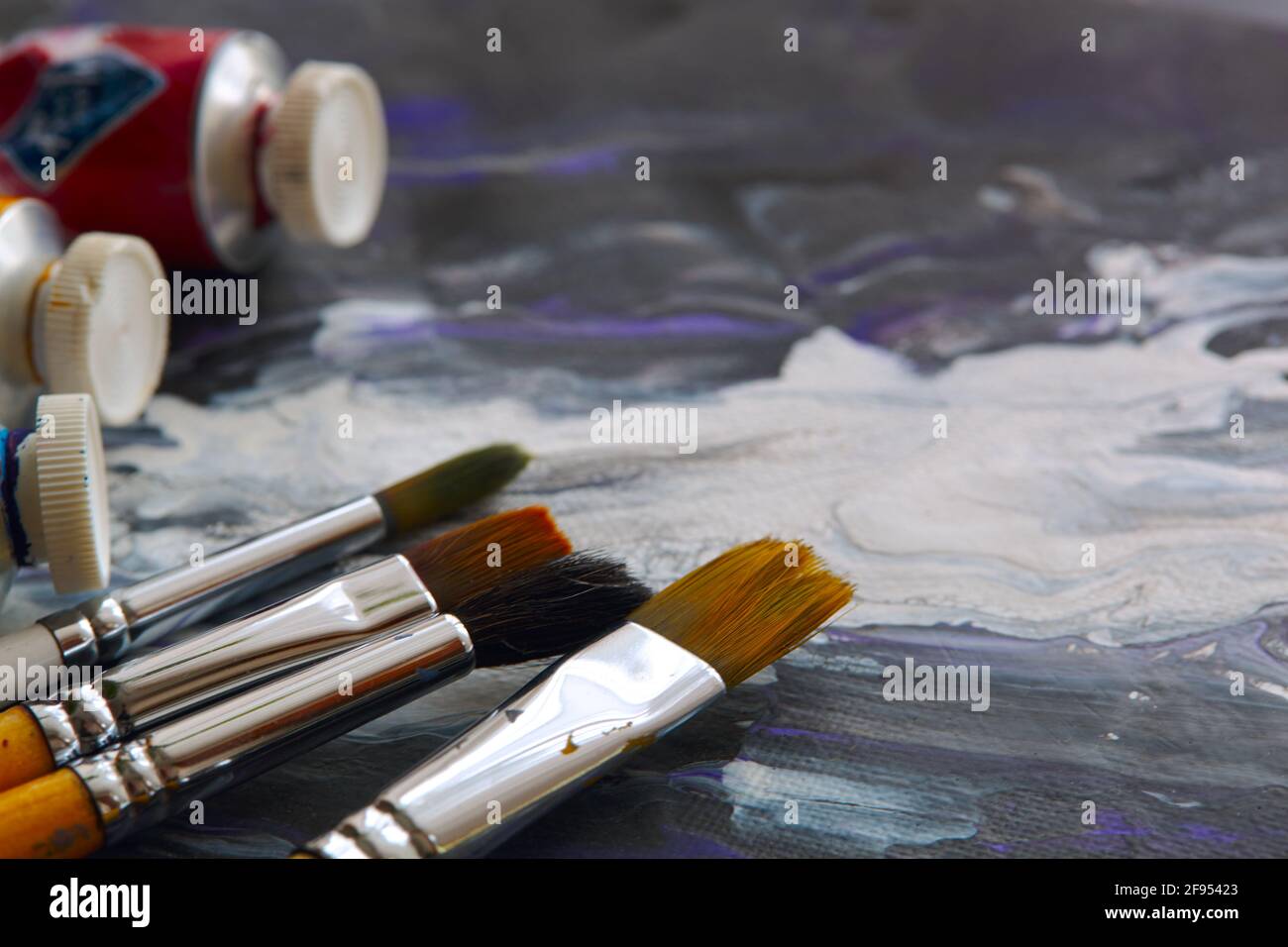 Oil color palette hi-res stock photography and images - Alamy