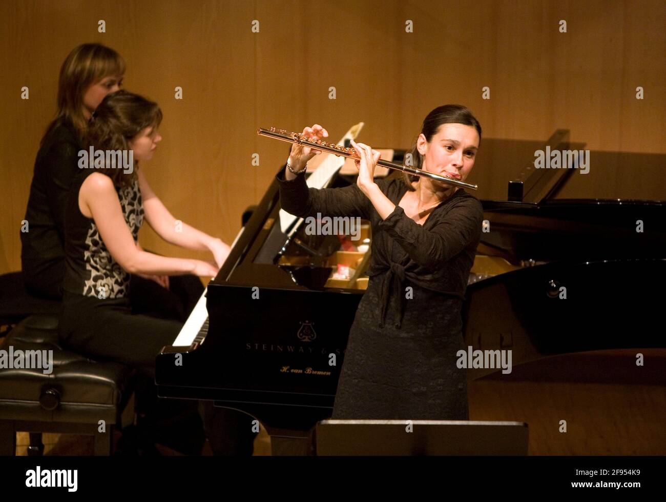 Nachwuchs pianistin hi-res stock photography and images - Alamy