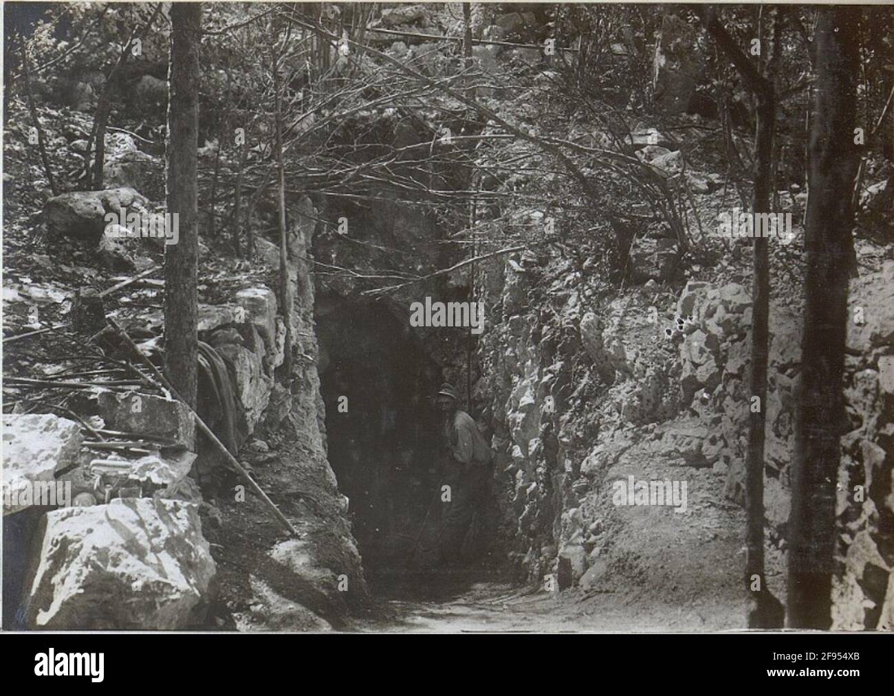 A cavern hi-res stock photography and images - Alamy