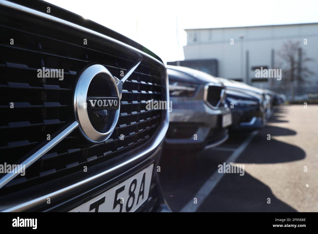 Volvo car shop Stock Photo - Alamy