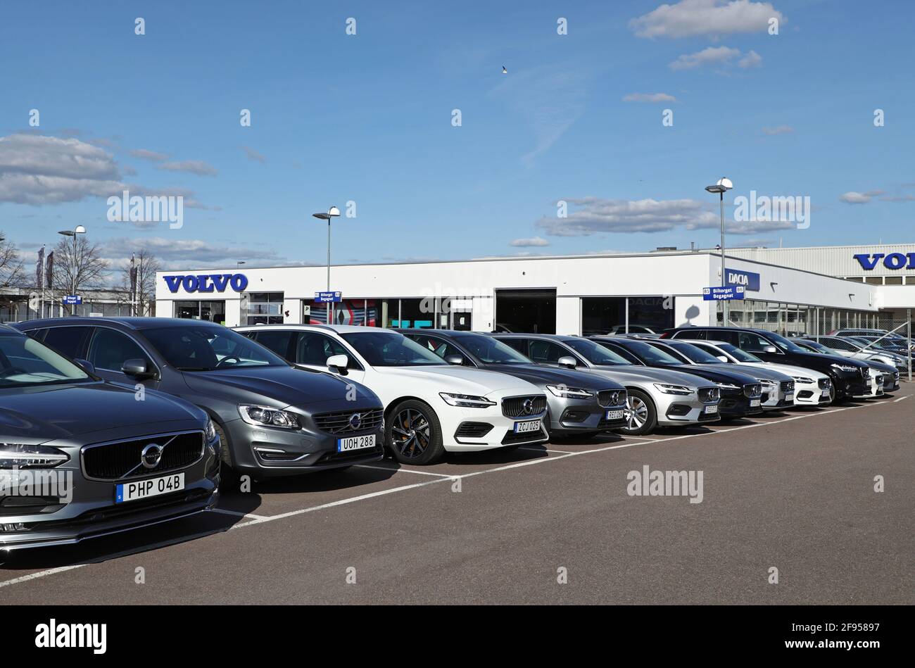 Volvo car shop Stock Photo - Alamy
