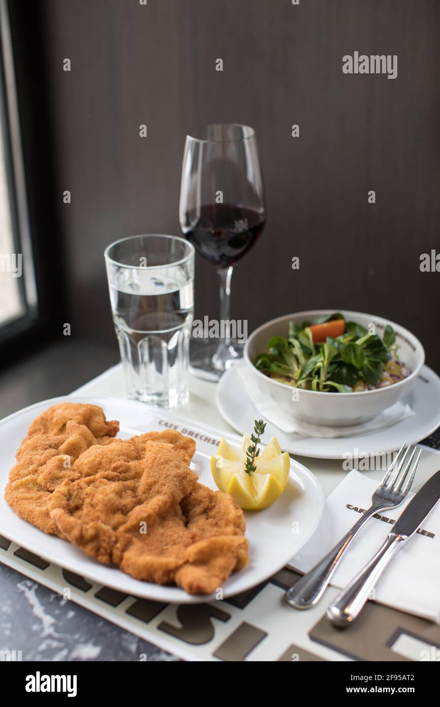 Wiener schnitzel austria vienna hi-res stock photography and images - Alamy