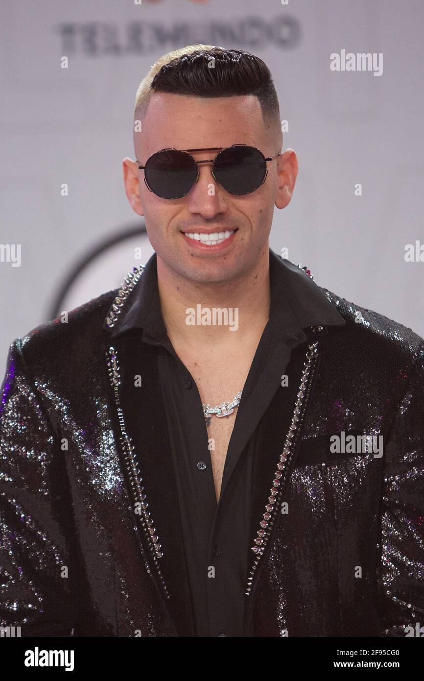 21 LATIN AMERICAN MUSIC AWARDS -- "Red Carpet" -- Pictured: Lenier at ...