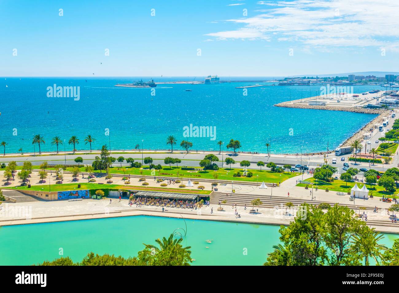 Parc de la mar fountain hi-res stock photography and images - Alamy