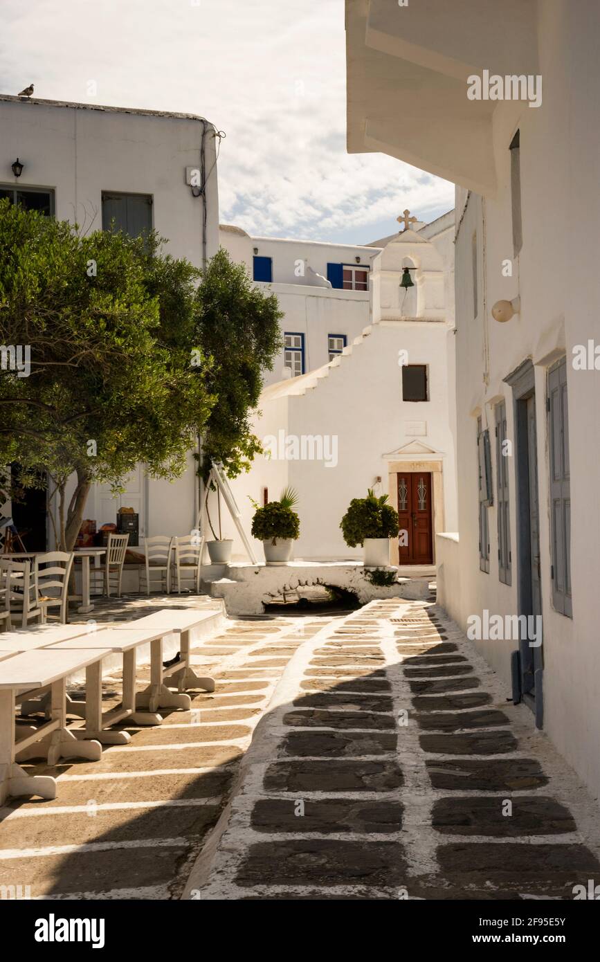 Stone walkways on the Greek Island of Mykonos Stock Photo - Alamy