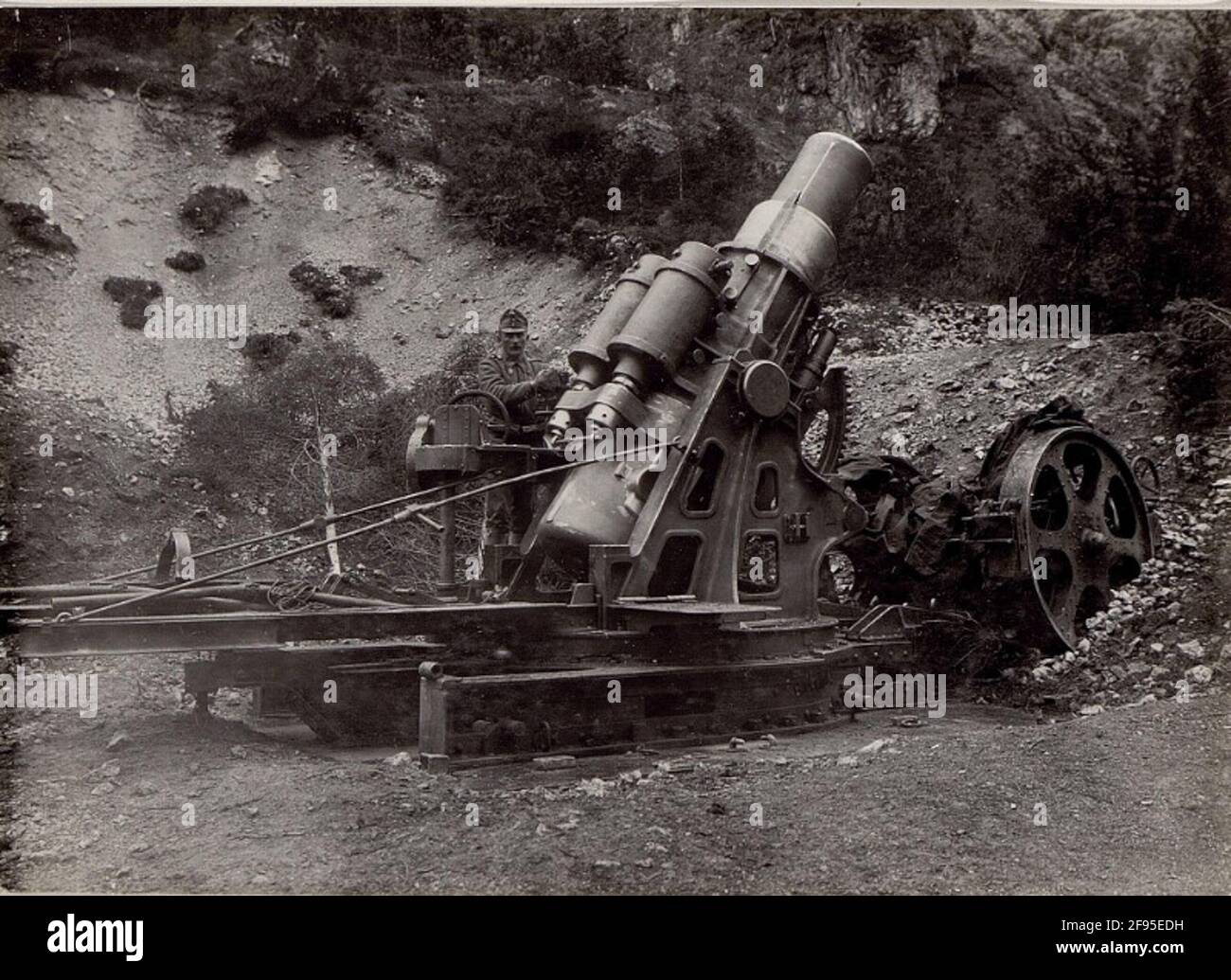 Skoda mortar 30.5 in firing at the wet wall Stock Photo - Alamy
