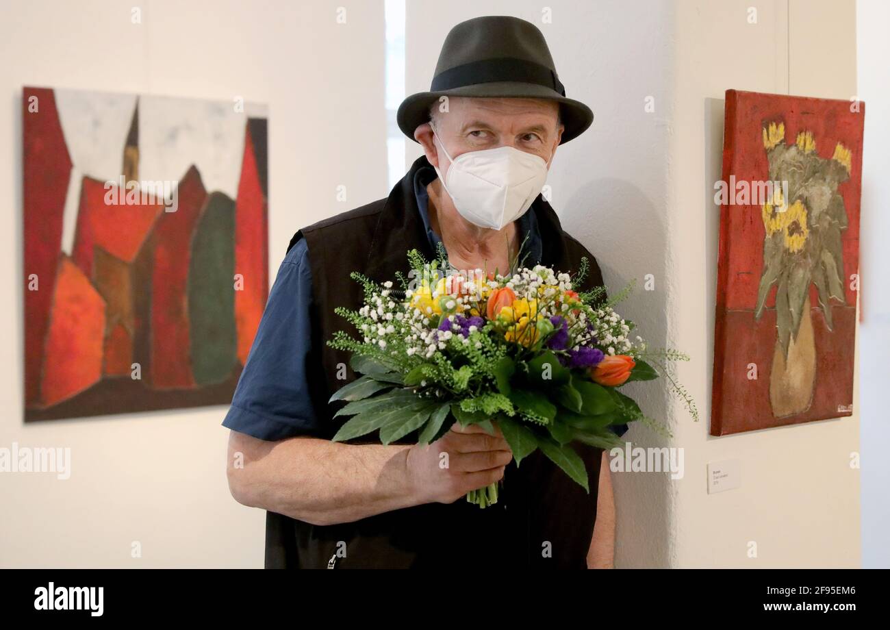 Mecklenburg-Western Pomerania, Güstrow. 16 April 2021: With a bouquet ...