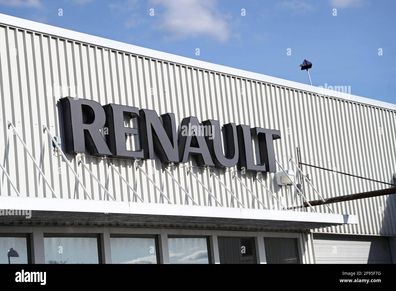 Renault car shop Stock Photo - Alamy