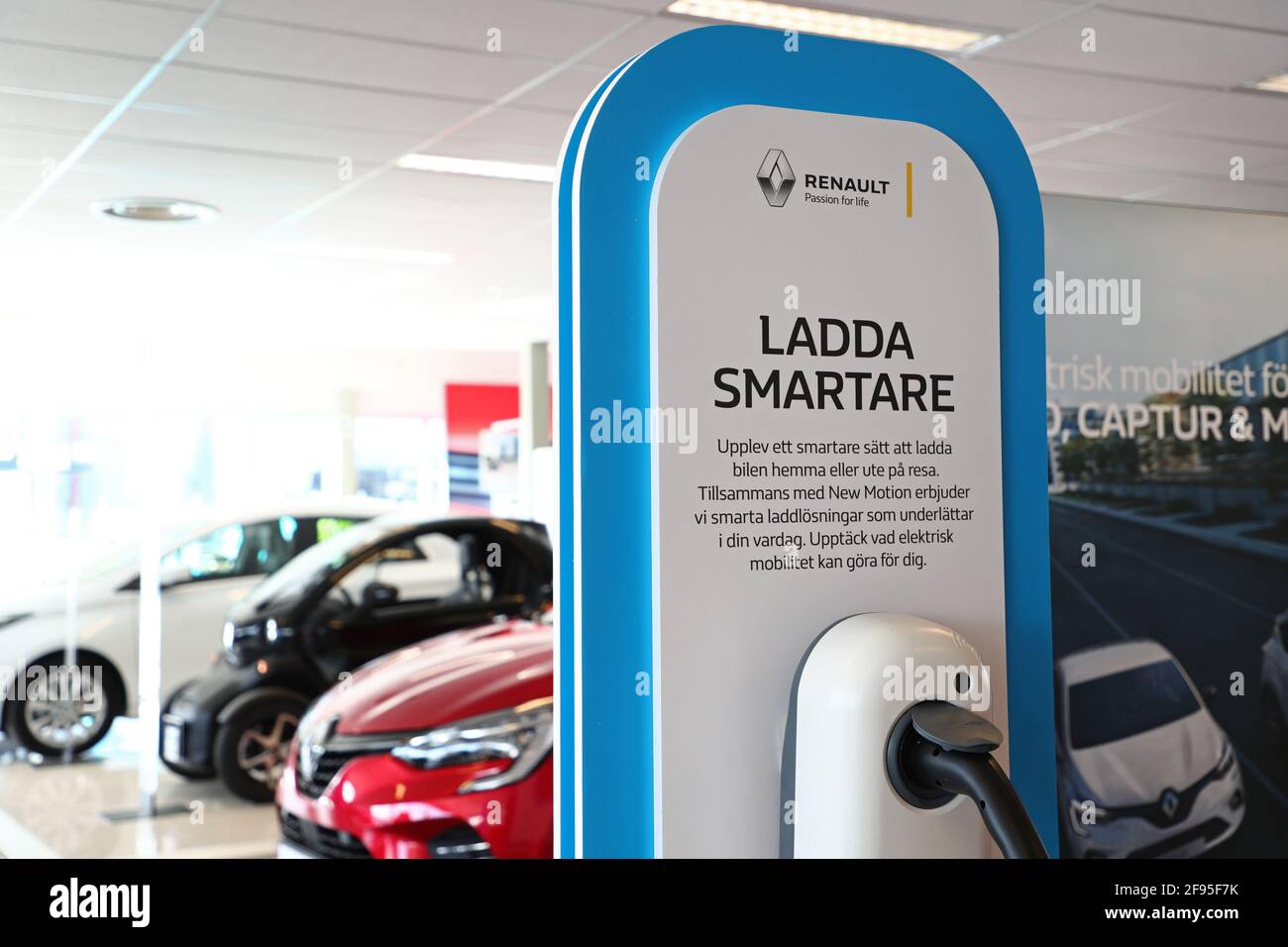 Electric cars at Renault car shop Stock Photo - Alamy