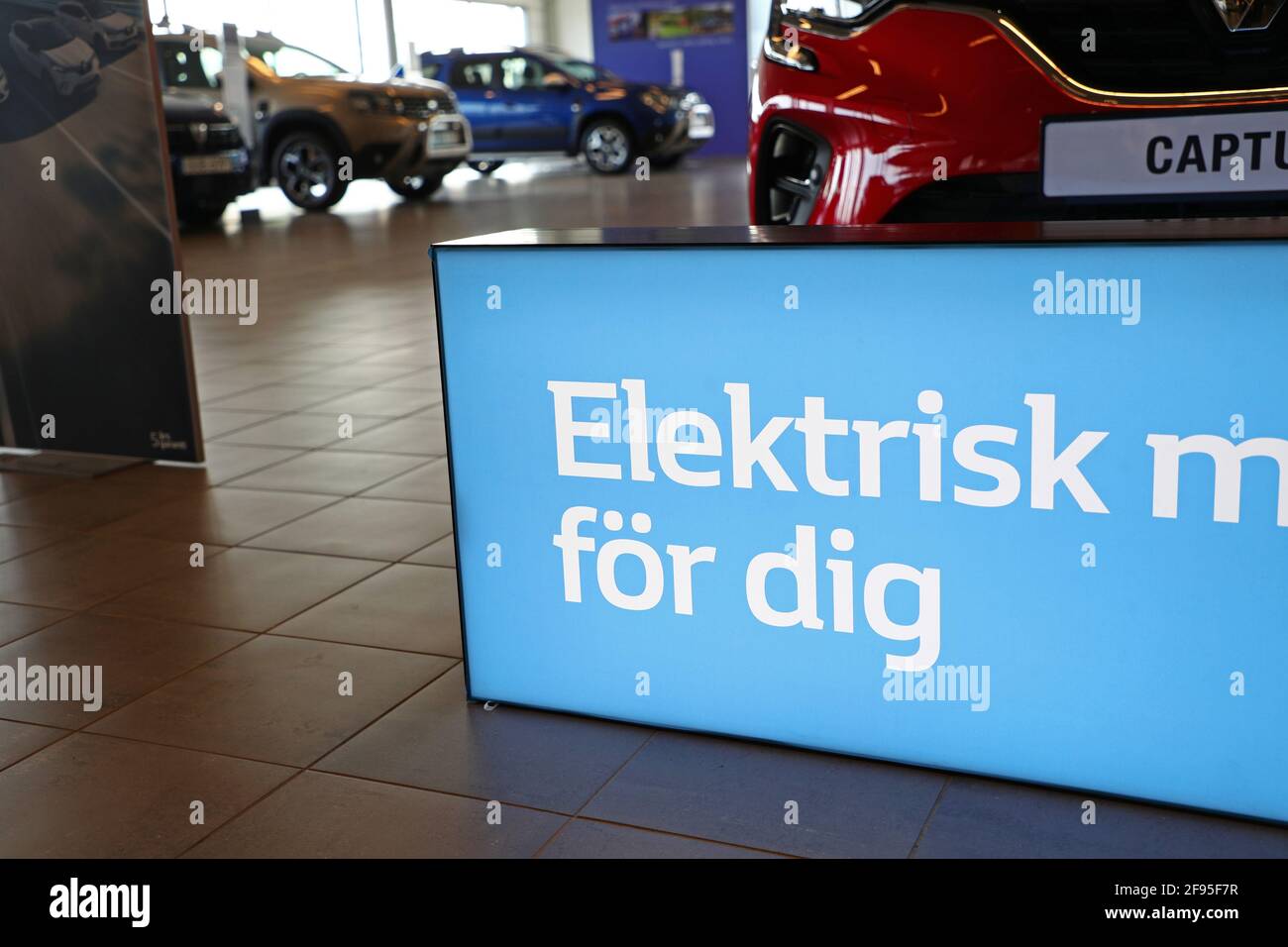 Electric cars at Renault car shop Stock Photo - Alamy