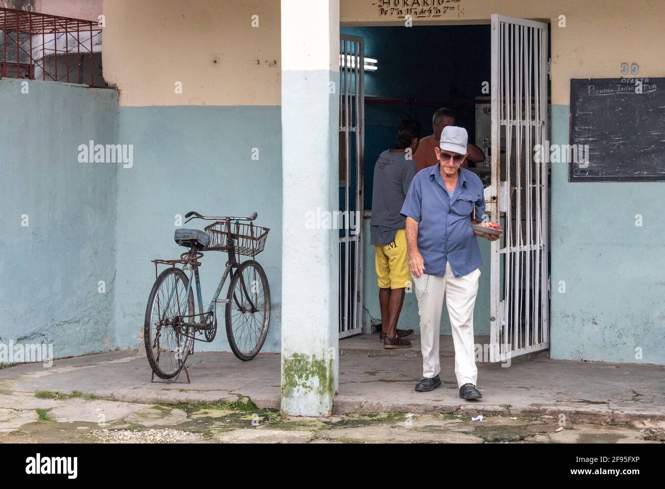 Cuban bodega hi-res stock photography and images - Alamy